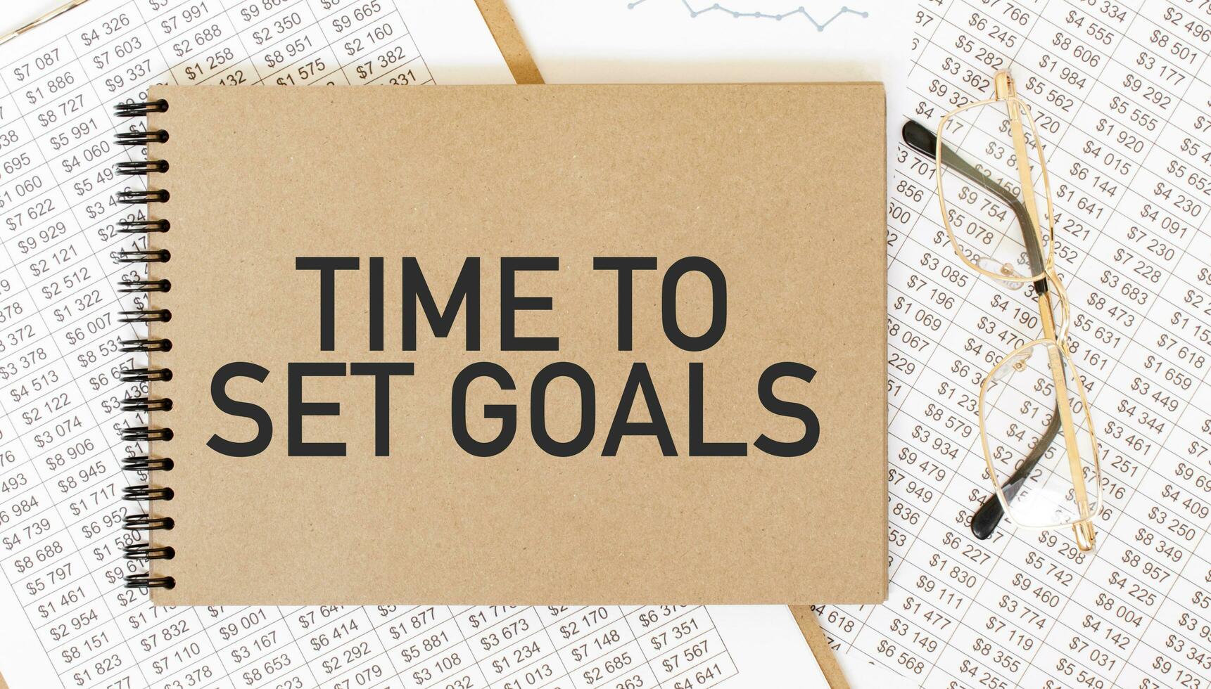 Craft colour notepad with text TIME TO SET GOALS. Notepad with eyeglasses and text documents ...