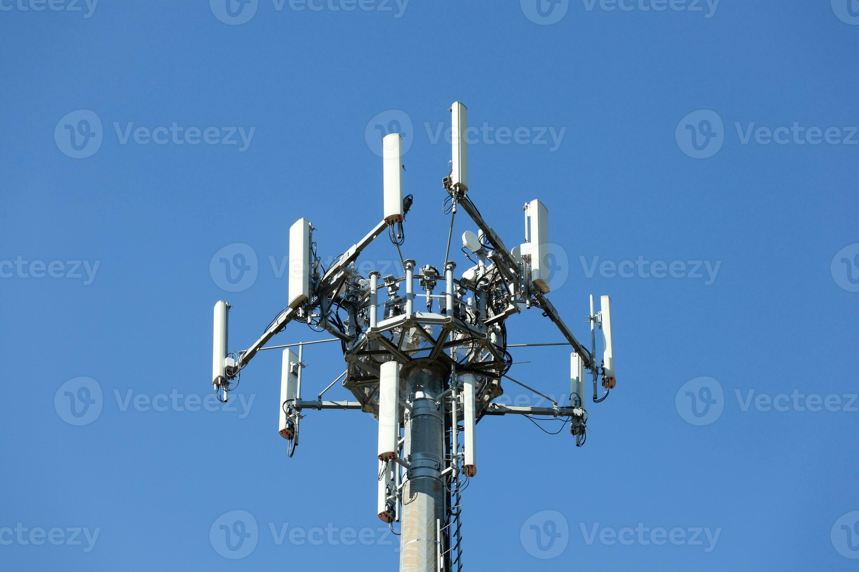 Antenna for mobile telephony network signal. 24043235 Stock Photo at Vecteezy