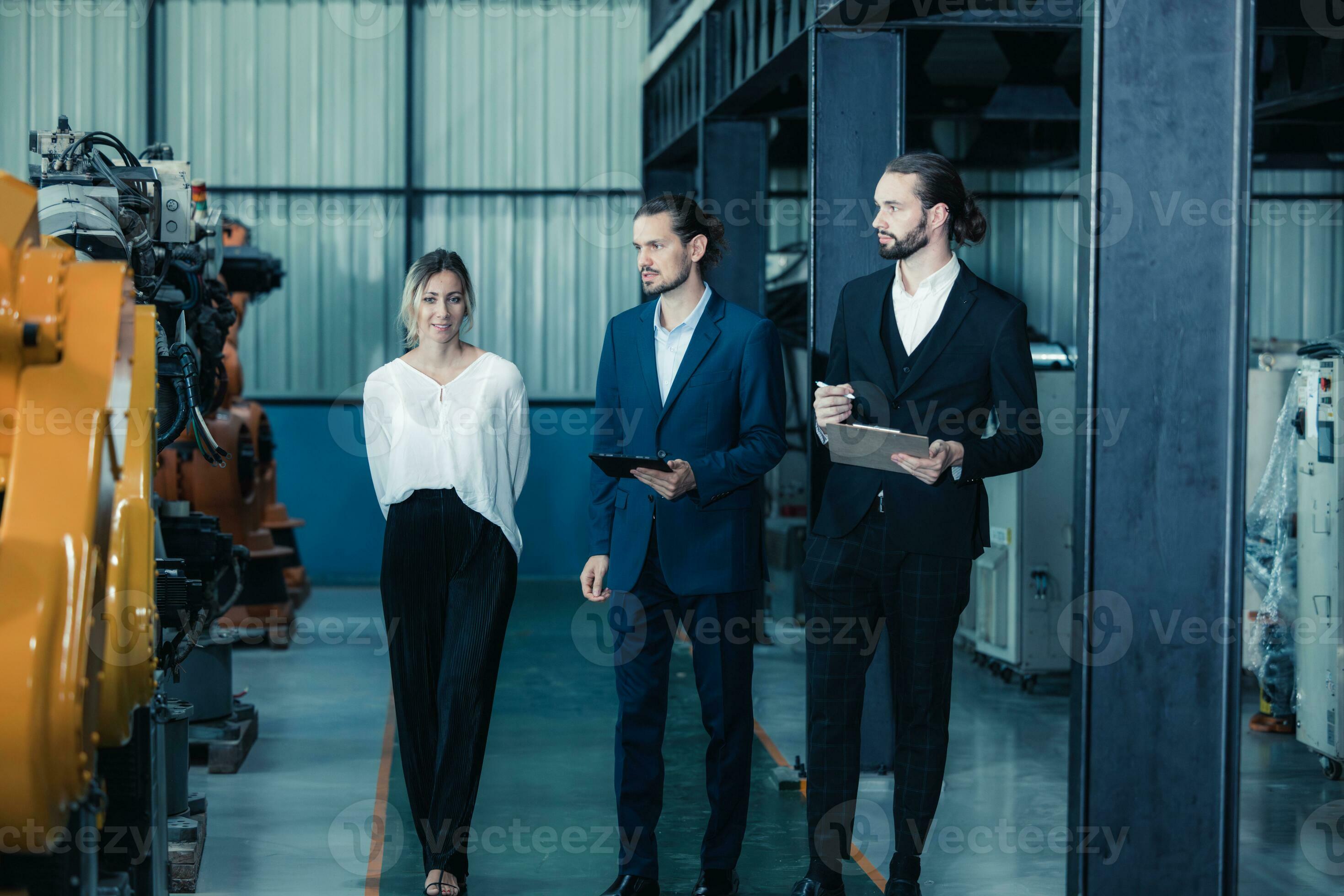 robótico fábrica propietario explicar, discutir funcionalidad y actuación de robot sistemas con ...