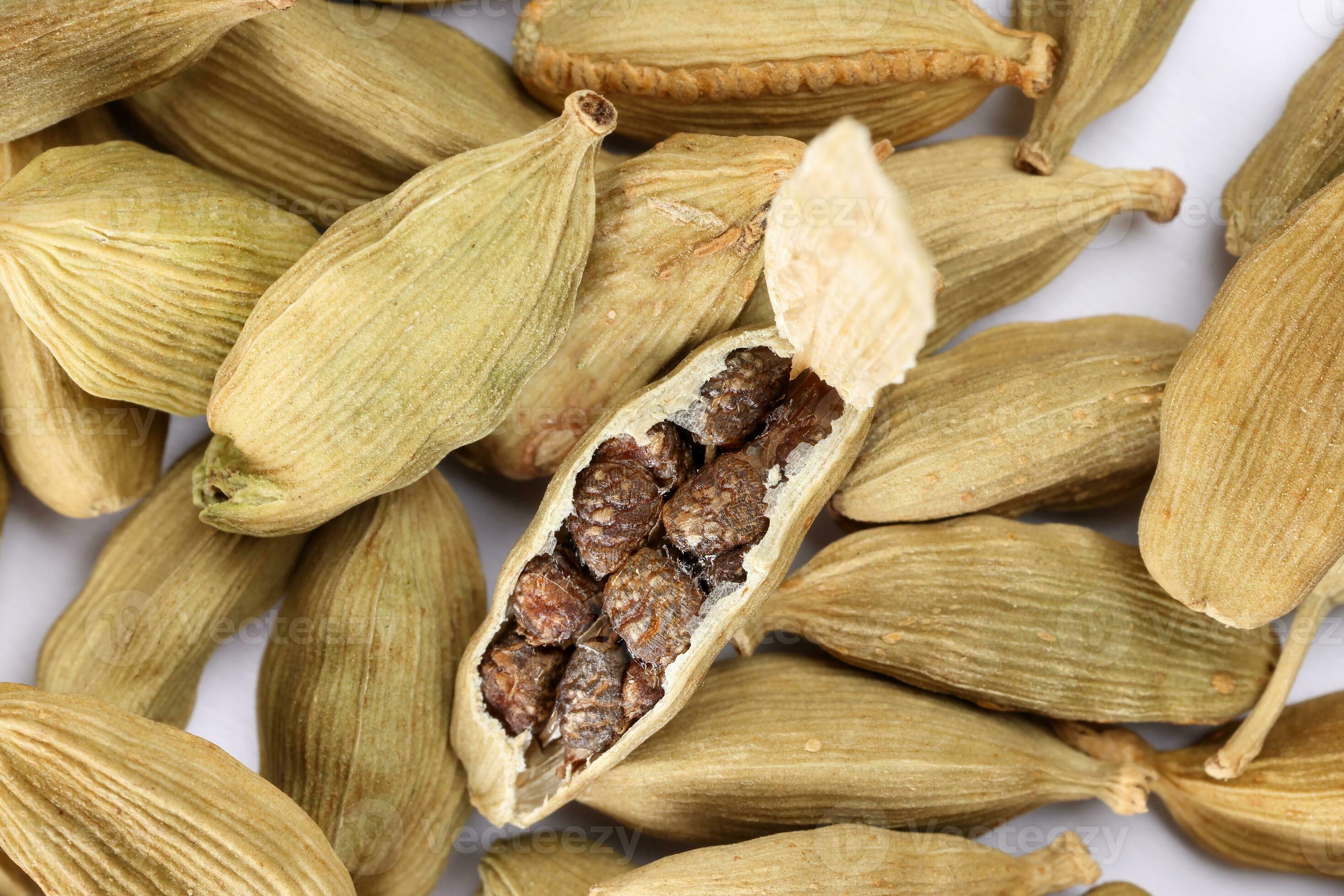 Cardamom fragrant spice seed closeup macro on pile 24560878 Stock Photo at Vecteezy