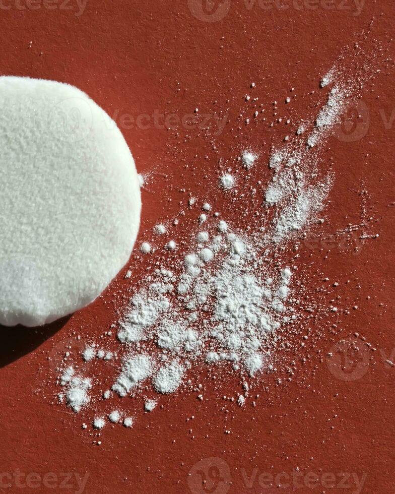 Mineral enzyme powder on a burgundy background. 24601015 Stock Photo at ...