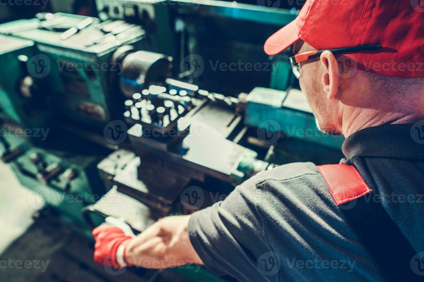 Metal Lathe Machine Operator Job 24634889 Stock Photo at Vecteezy