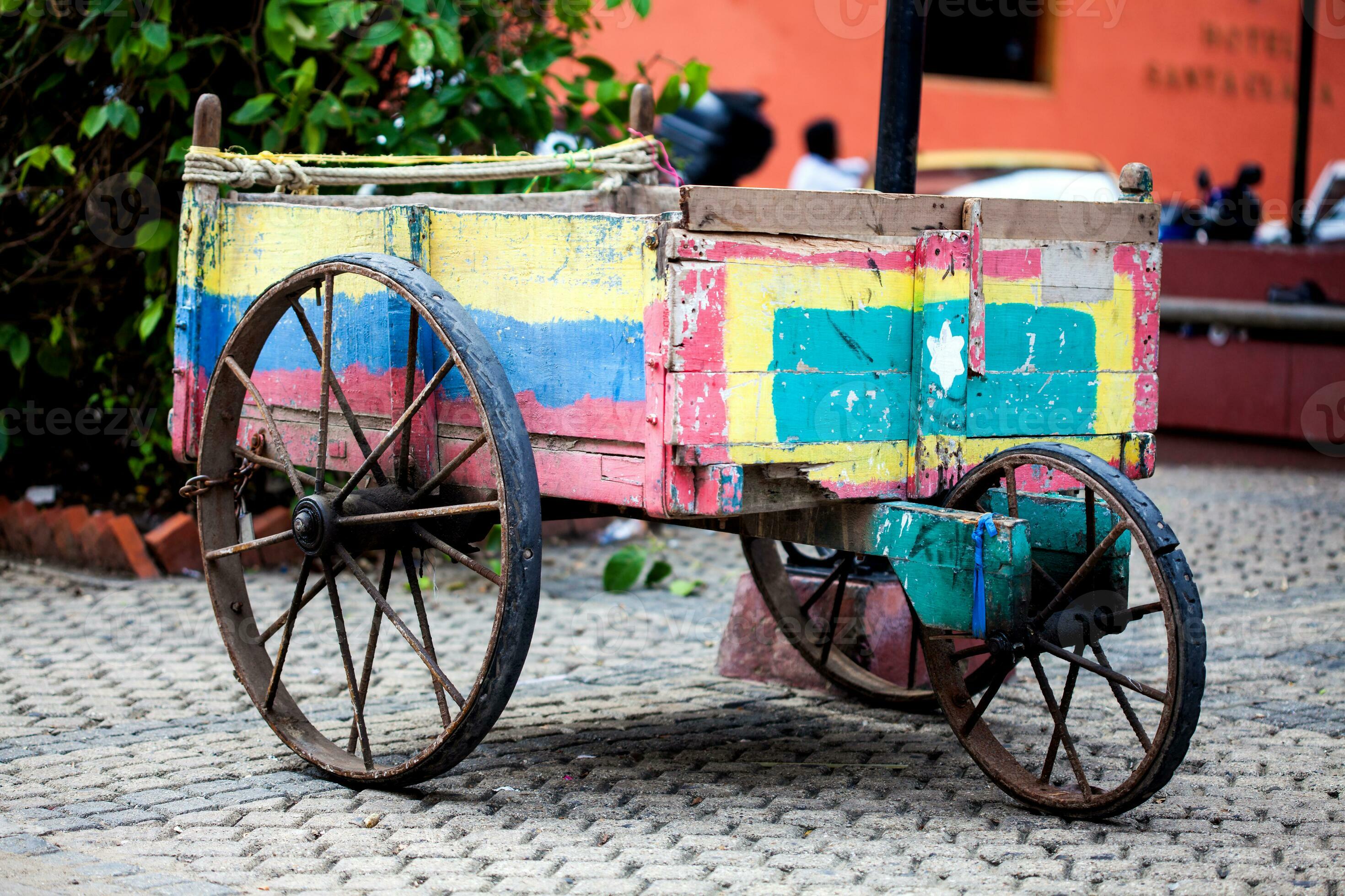Tradicional wooden wagon in Cartagena de Indias 24709218 Stock Photo at ...