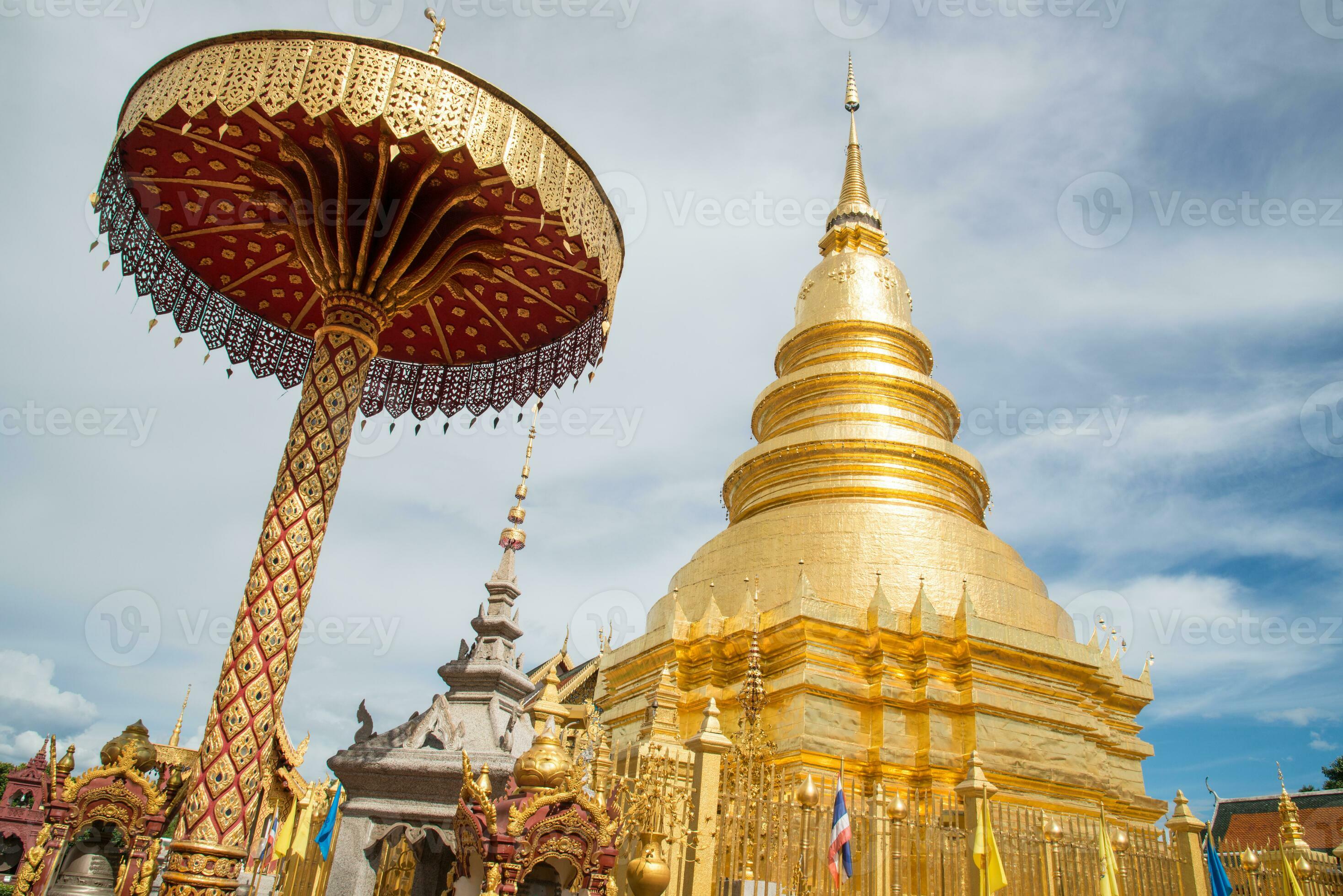 Wat Phra That Hariphunchai the iconic famous temple in Lamphun city, Northern Thailand. 24758932 ...