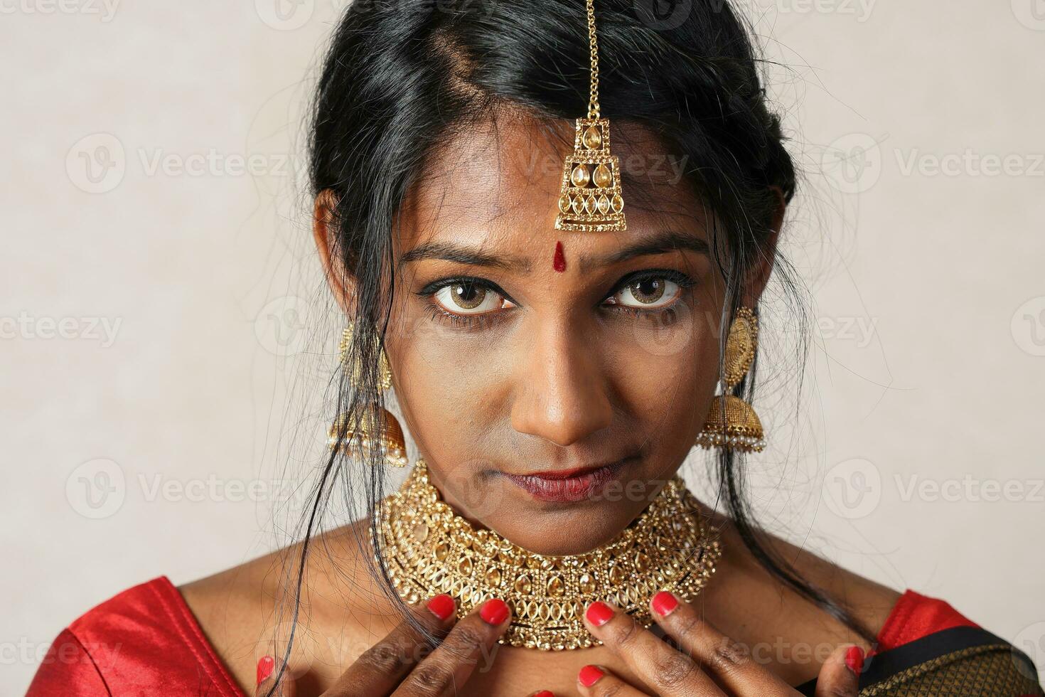 Beautiful young Indian lady posing expression 25556429 Stock Photo at ...