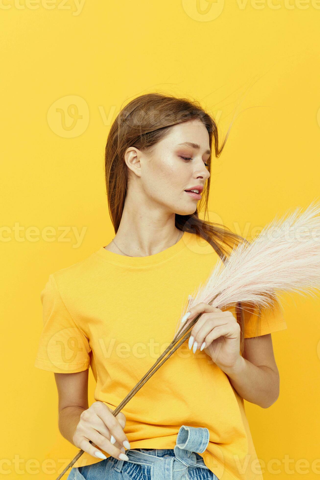 Photo Pretty Girl Pink Feathers Posing Casual Isolated Background