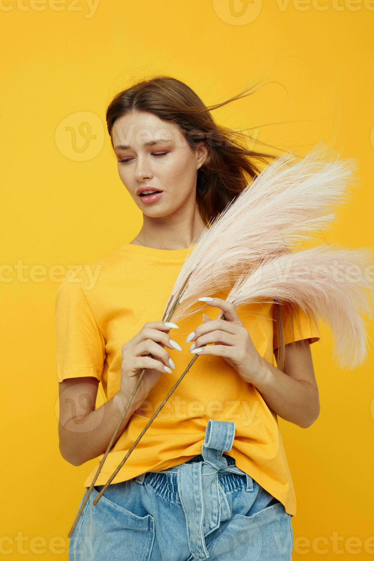 Photo Pretty Girl Pink Feathers Posing Casual Isolated Background