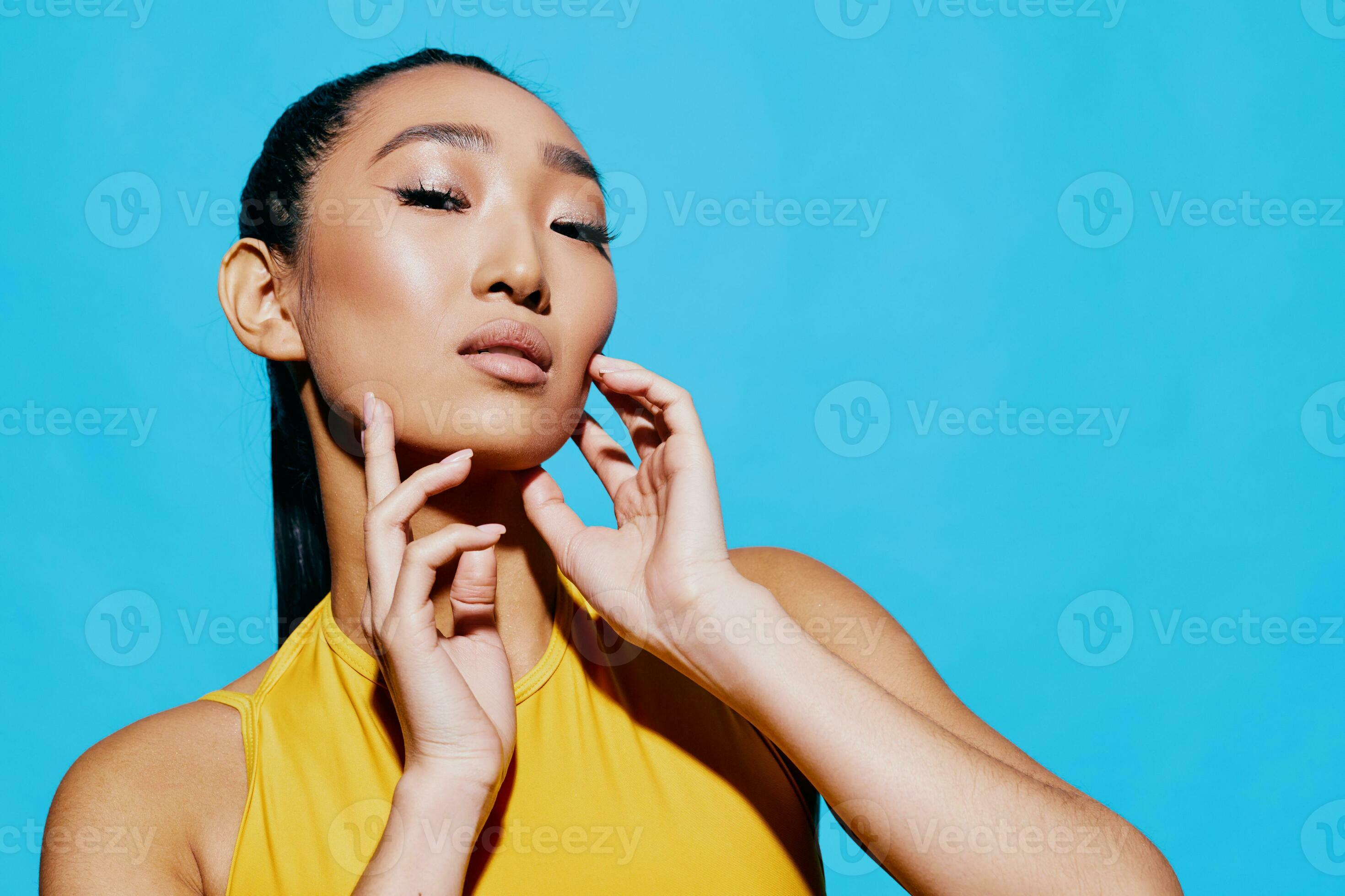 Woman Beauty Fashion Trendy Portrait Yellow Blue Smile 26407613 Stock