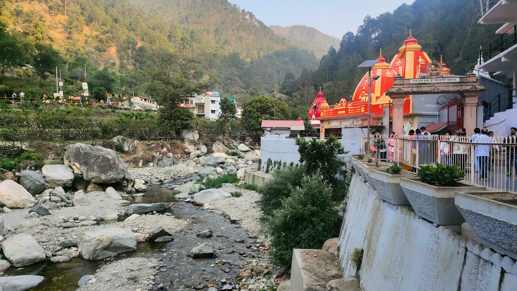 Baba Neem Karoli Ka Ashram Kainchi Dhama Small Temple Is Surrounded By