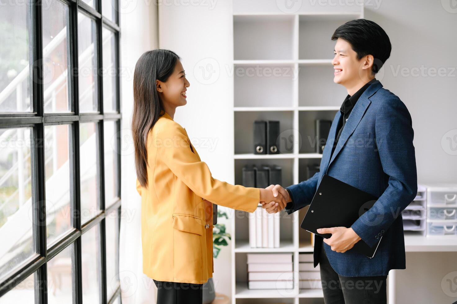 Man And Woman Shaking Hands Stock Photos, Images and Backgrounds for ...