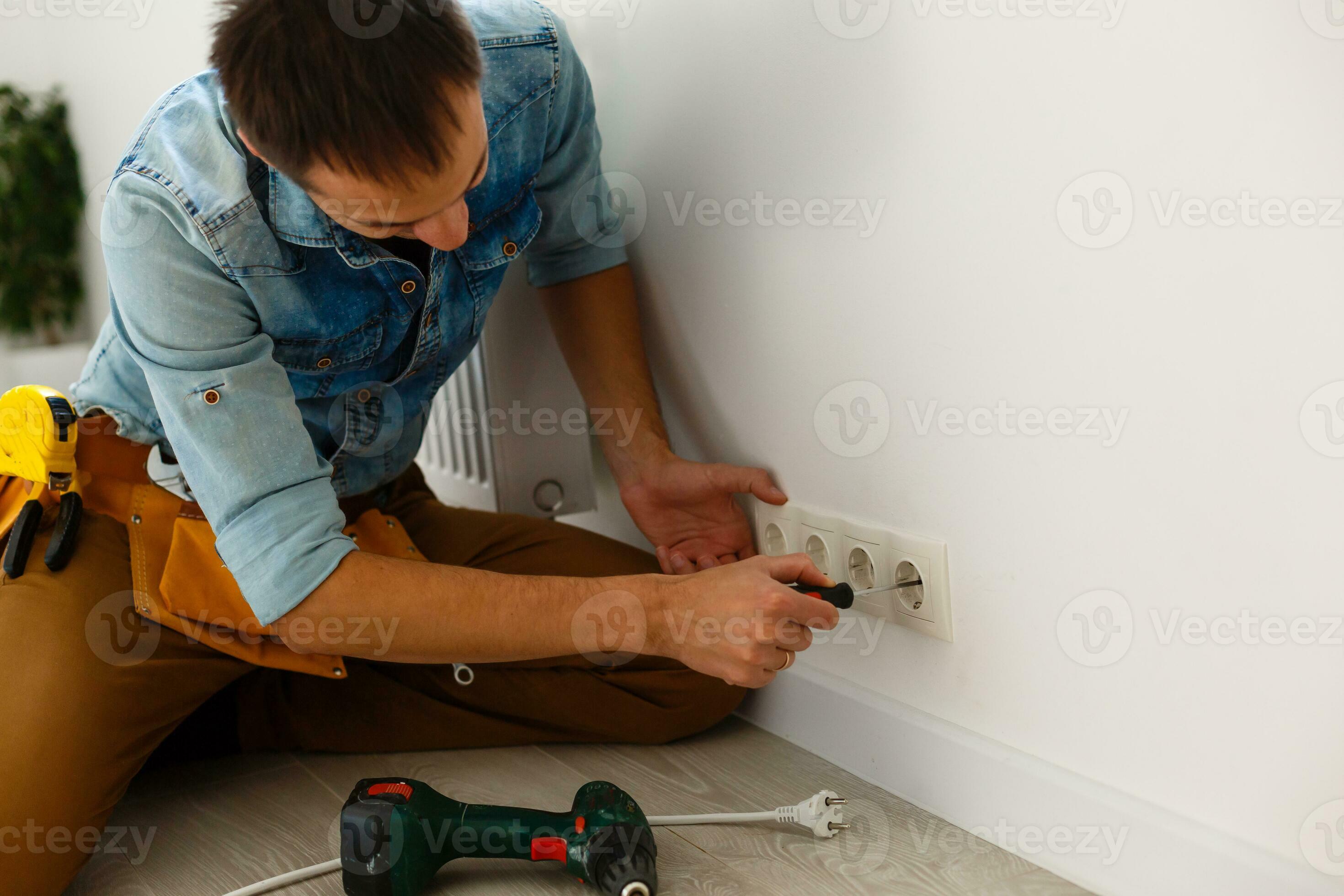Electrician checking socket voltage with digital multimeter 29819455 ... Electrician checking socket voltage with digital multimeter 29819455 ...