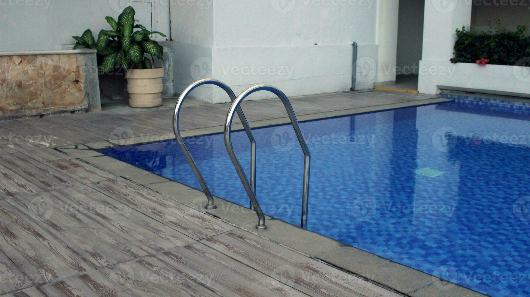 Luxury hotel swimming pool with stairs 31149388 Stock Photo at Vecteezy Luxury hotel swimming pool with stairs 31149388 Stock Photo at Vecteezy