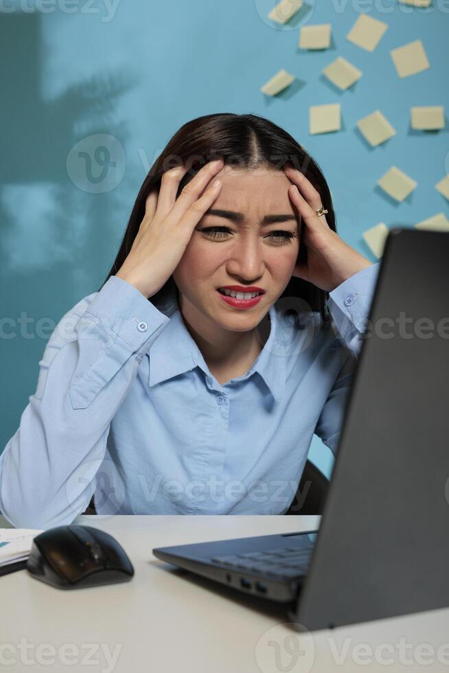 Frustrated Woman Computer Stock Photos, Images and Backgrounds for Free ...
