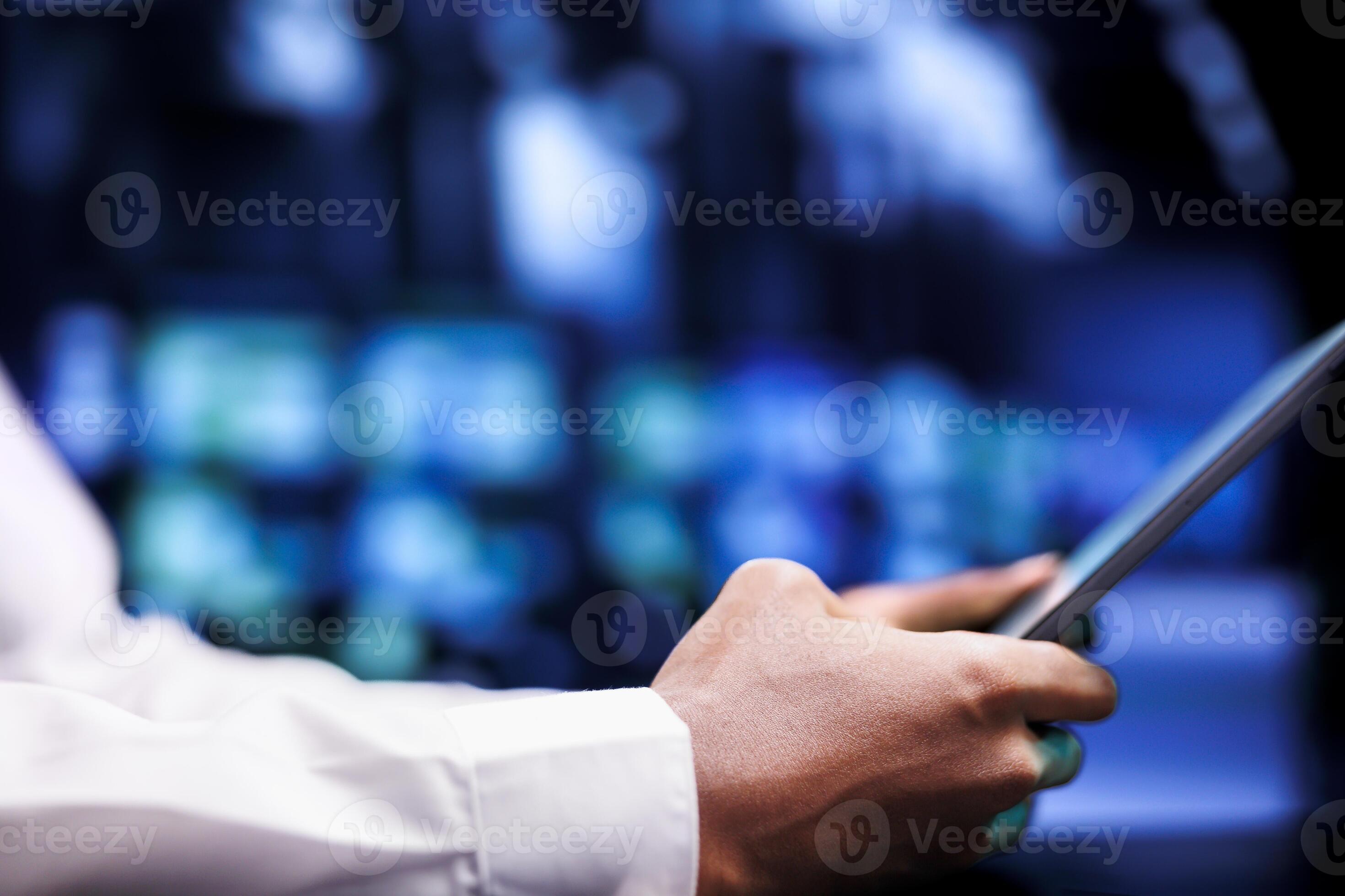 Proficient Worker Resolving Performance Related Issues In Data Center