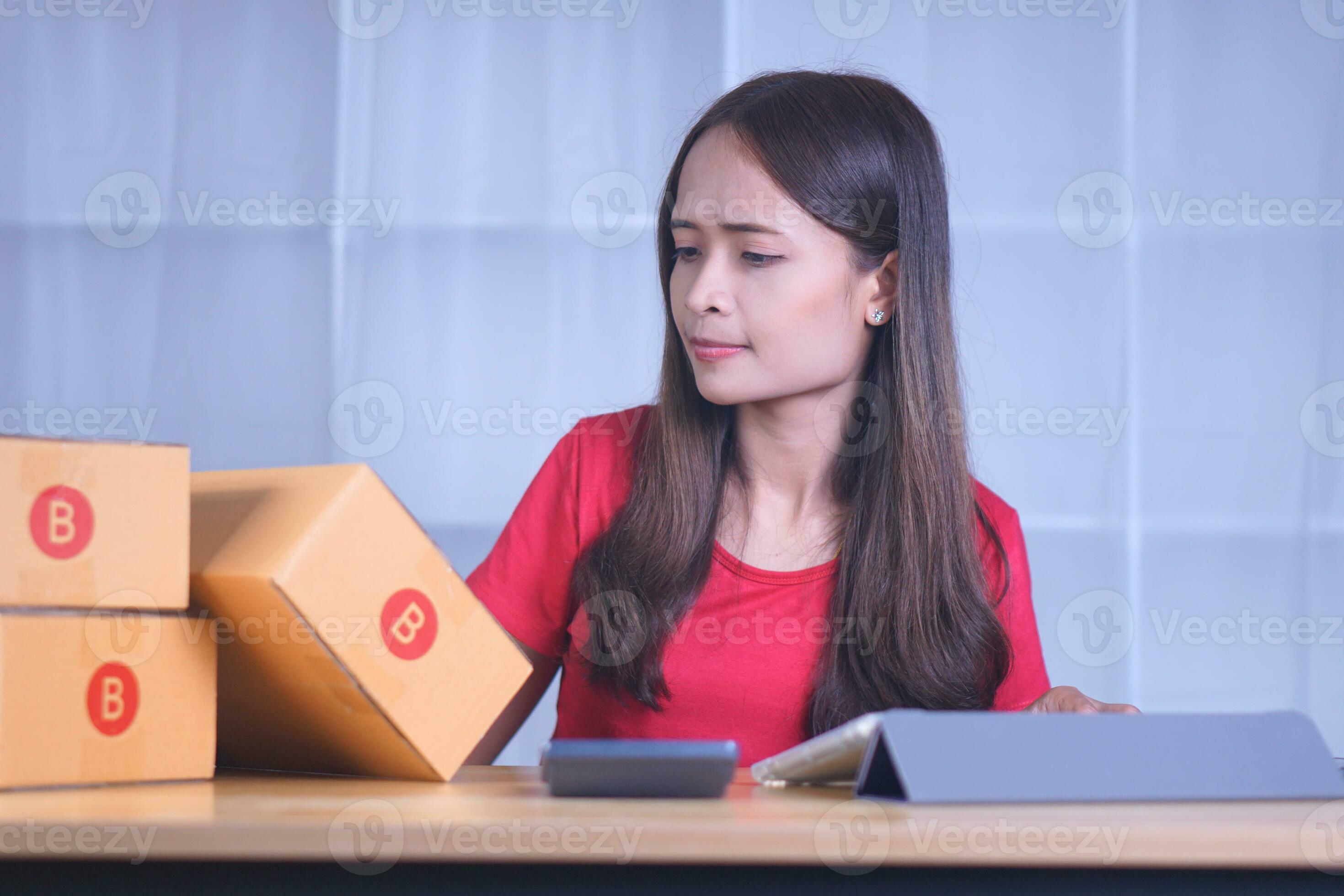 Online merchants view purchase orders via computer. to deliver products ...