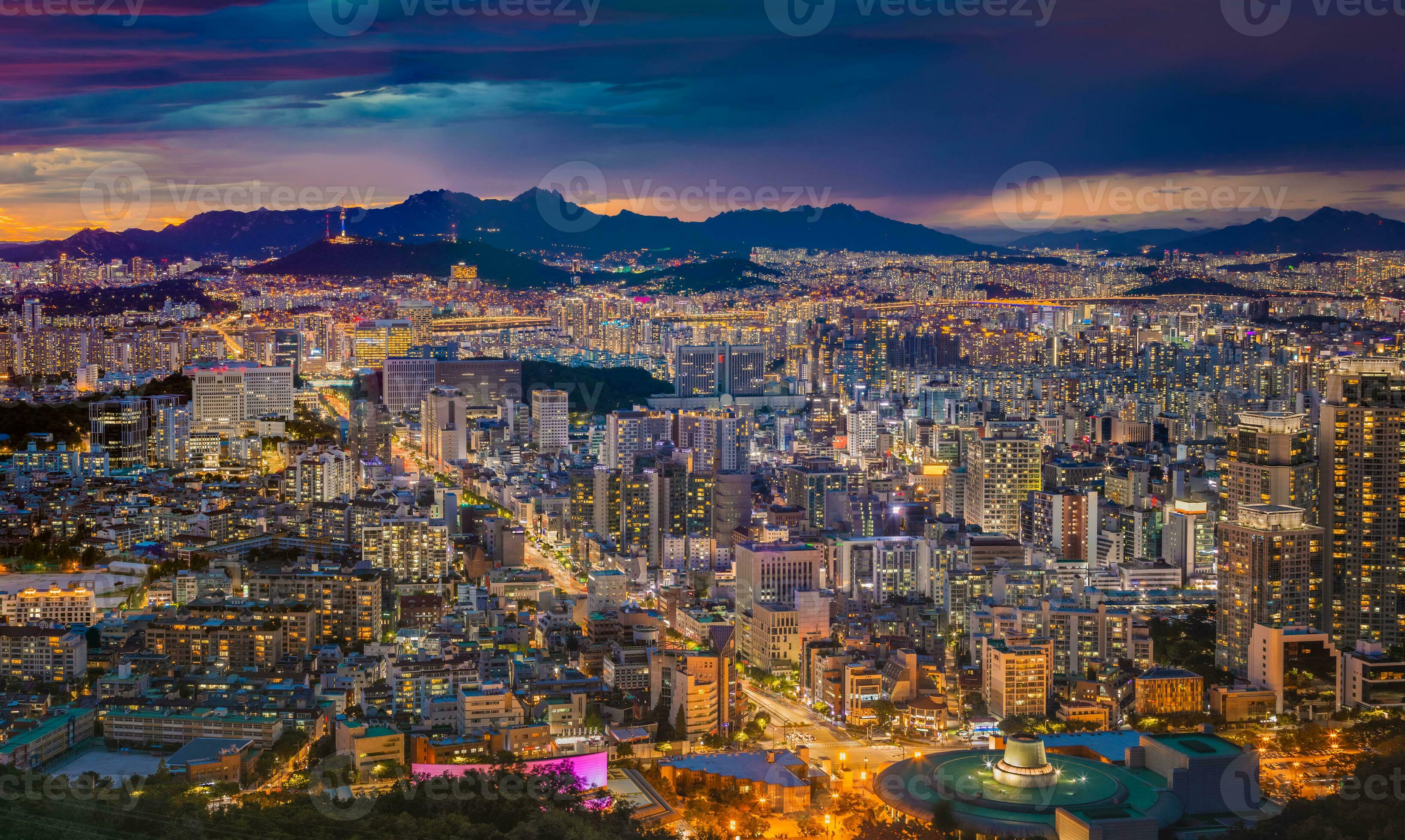 Seoul City skyline and downtown and Skyscraper View of Seoul at night ... Seoul City skyline and downtown and Skyscraper View of Seoul at night ...