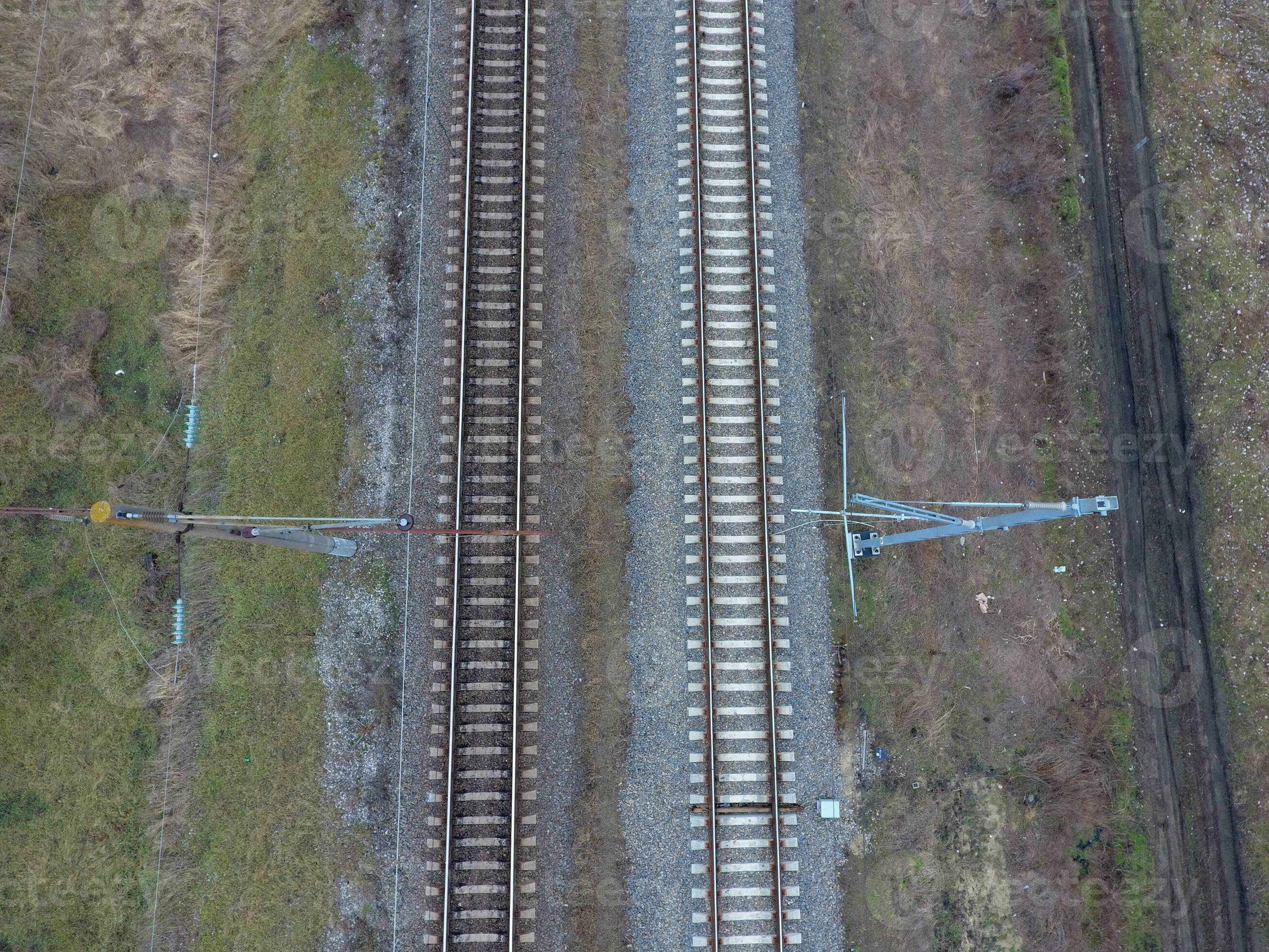 Plot railway. Top view on the rails. High-voltage power lines for electric trains 36194798 Stock ...