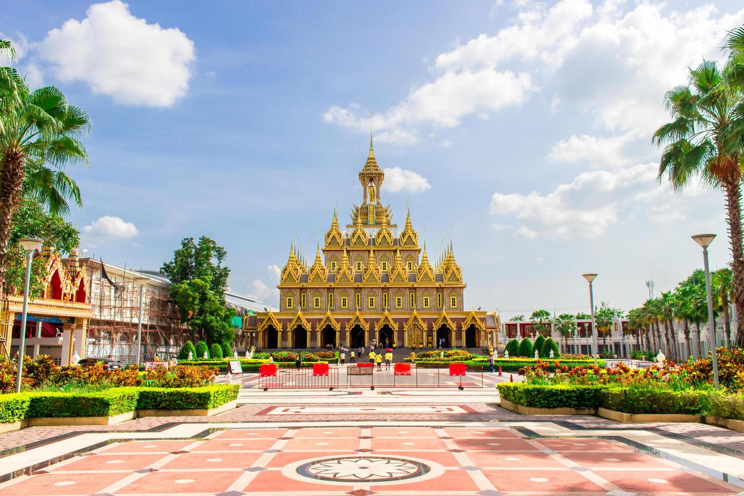 Wat Tha Sung Uthai Thani Thailand-Tha Sung temple front view and blue sky beautiful Attractions ...