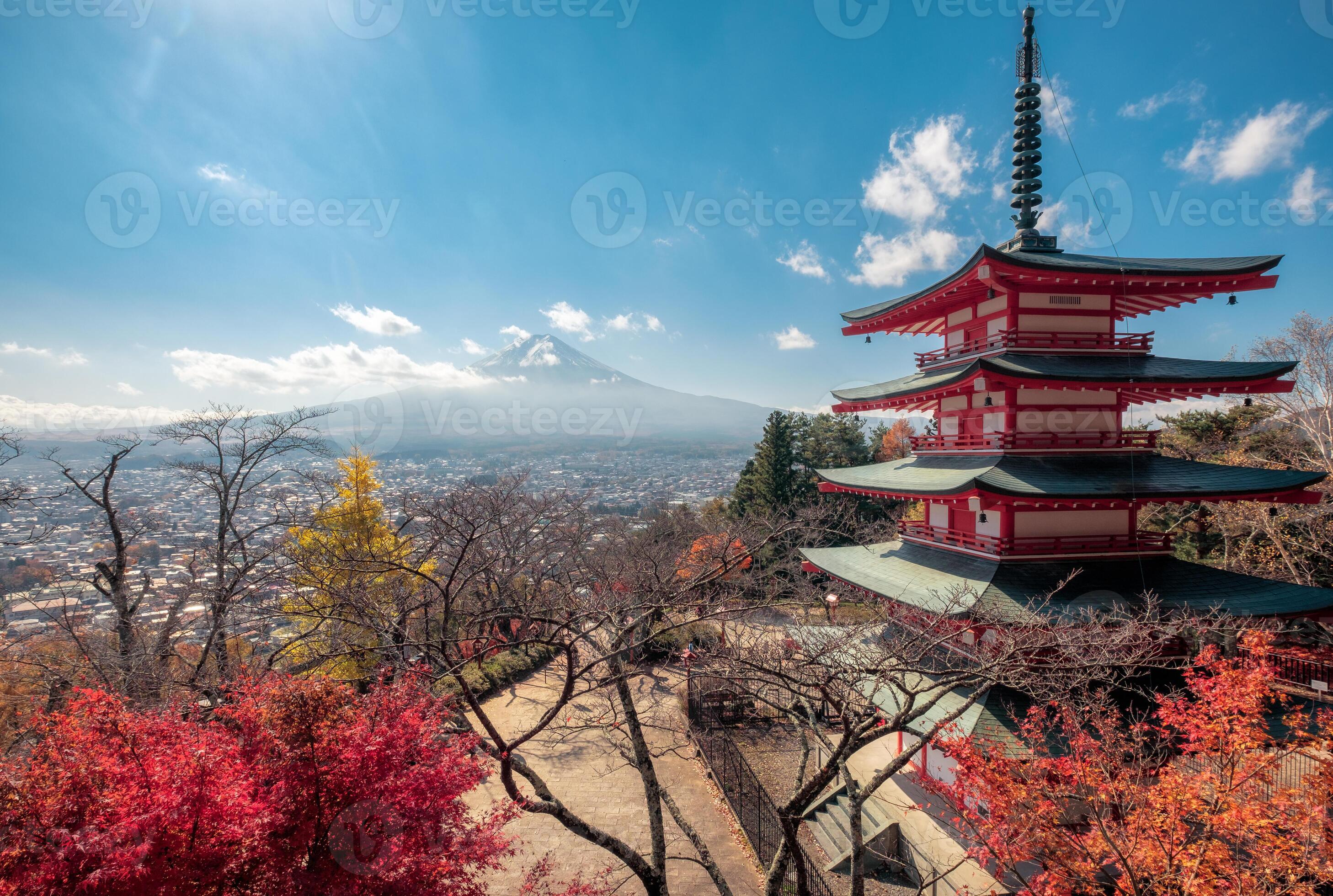 View of Mount Fuji with Chureito Pagoda in autumn garden 37245719 Stock ...