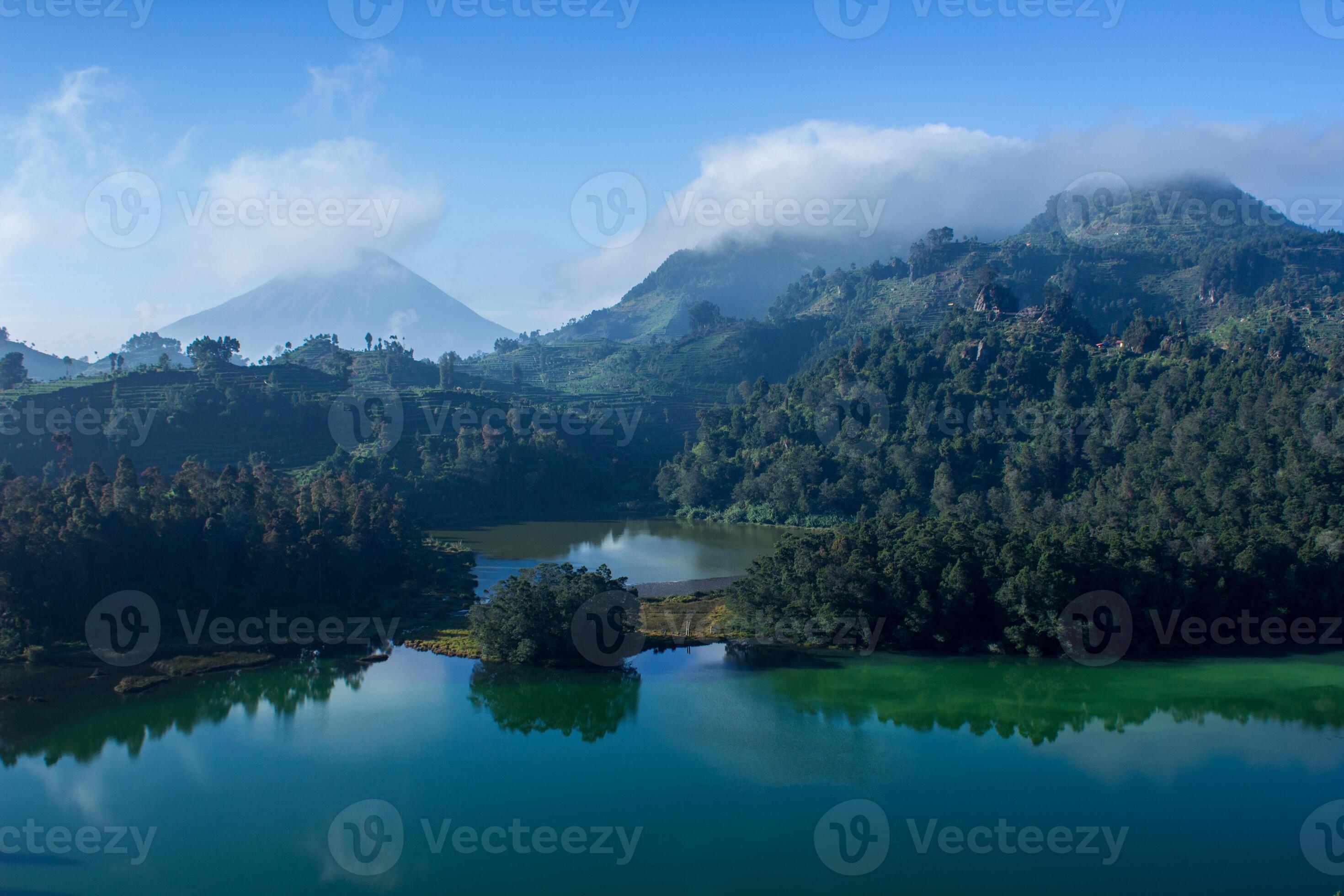 Beautiful view of colorful lake or Telaga Warna in Dieng Plateau ...