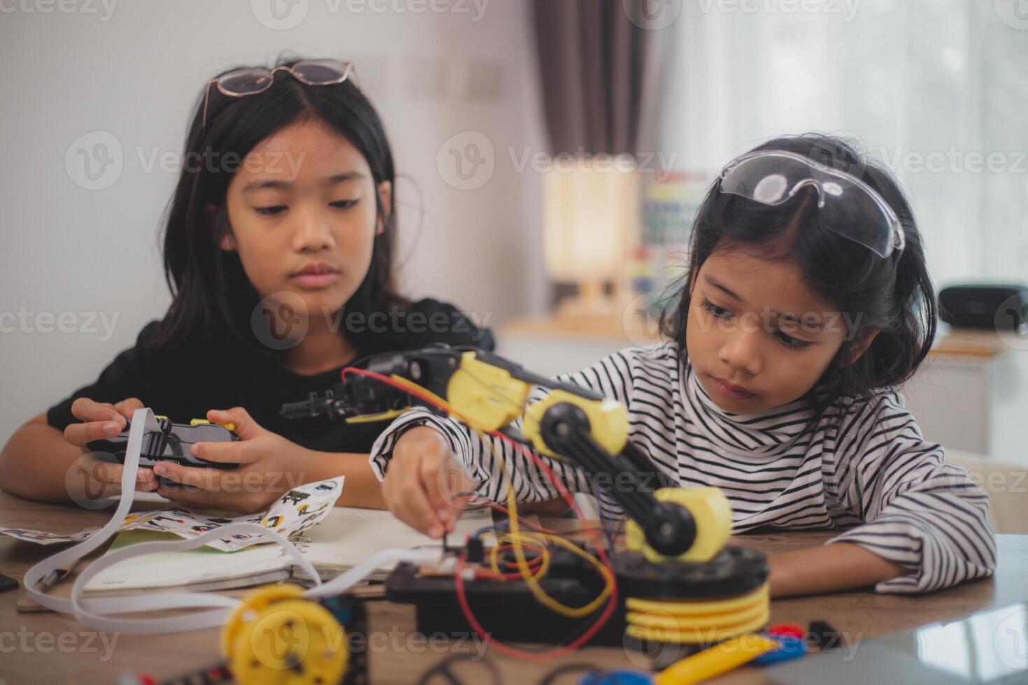 Asian students enjoy Machine Learning Robot arms Control robots in ...