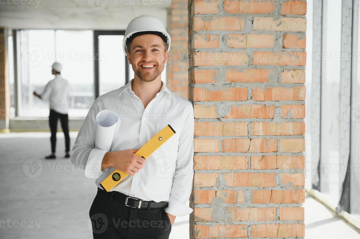 retrato de un arquitecto constructor estudiando diseño plan de el ... retrato de un arquitecto constructor estudiando diseño plan de el ...