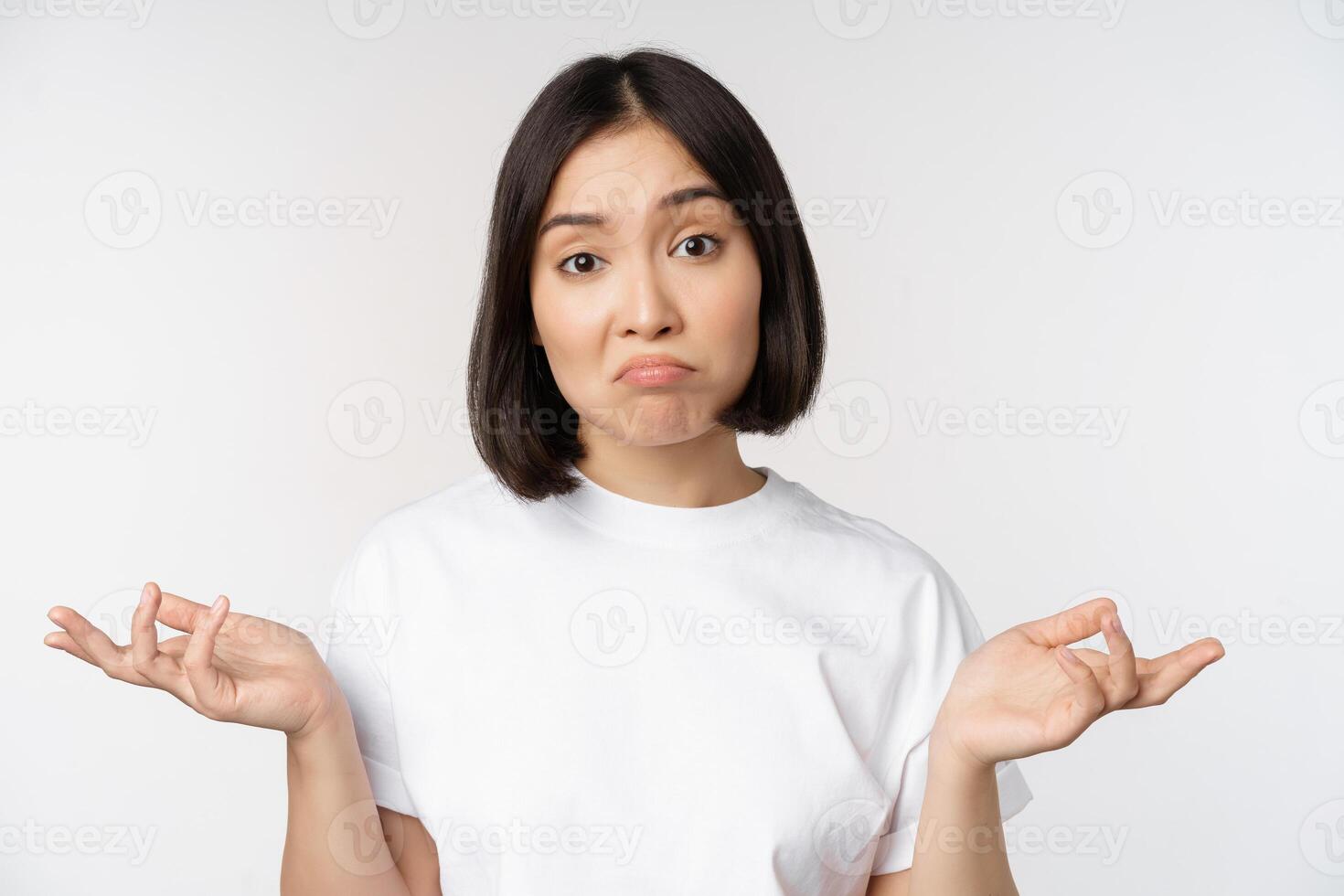 Portrait of confused asian woman shrugging shoulders, looking clueless ...