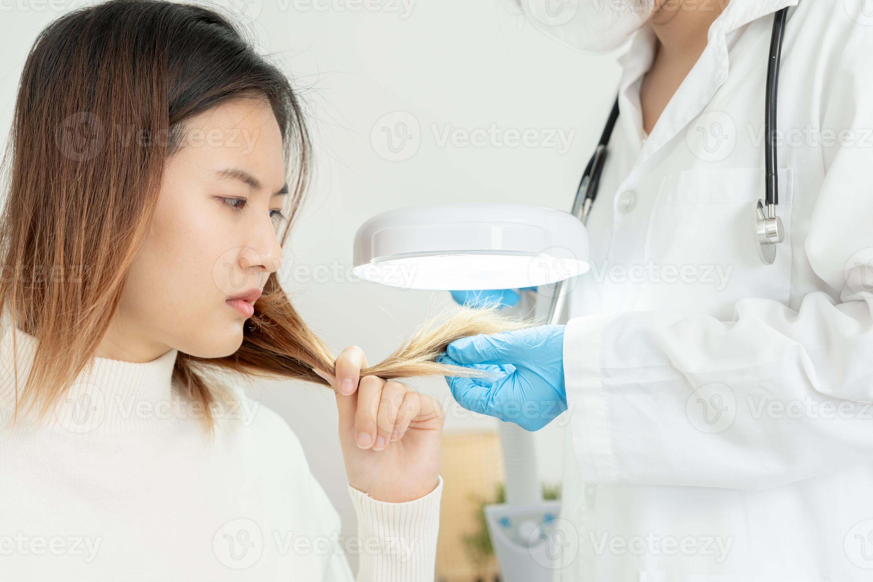 Specialist of hair recheck hair of Asian woman, damaged hair, hair loss ... Specialist of hair recheck hair of Asian woman, damaged hair, hair loss ...