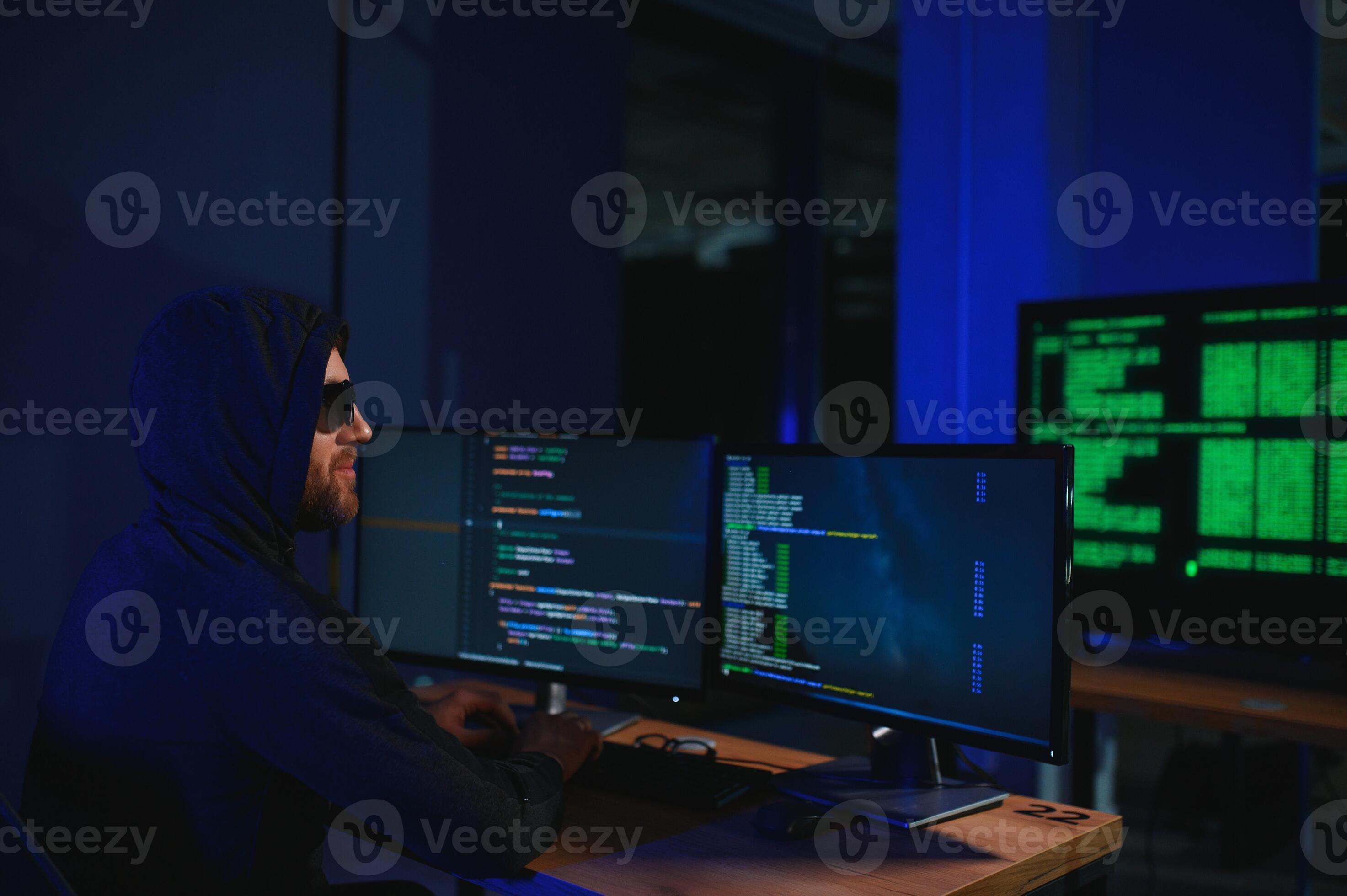 Querido Hackers Codificación Virus Secuestro De Datos Utilizando Laptops Y Ordenadores Ciber