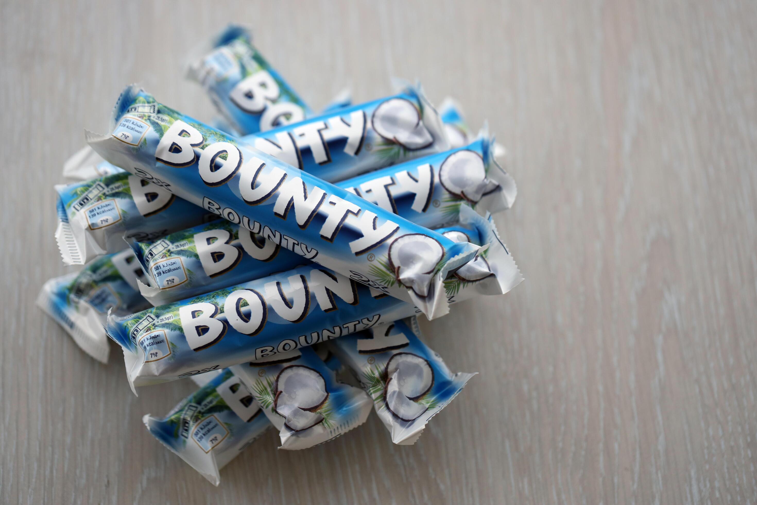 Kyiv, Ucrania - octubre 31, 2023 generosidad chocolate barras con cacao sabor relleno ...