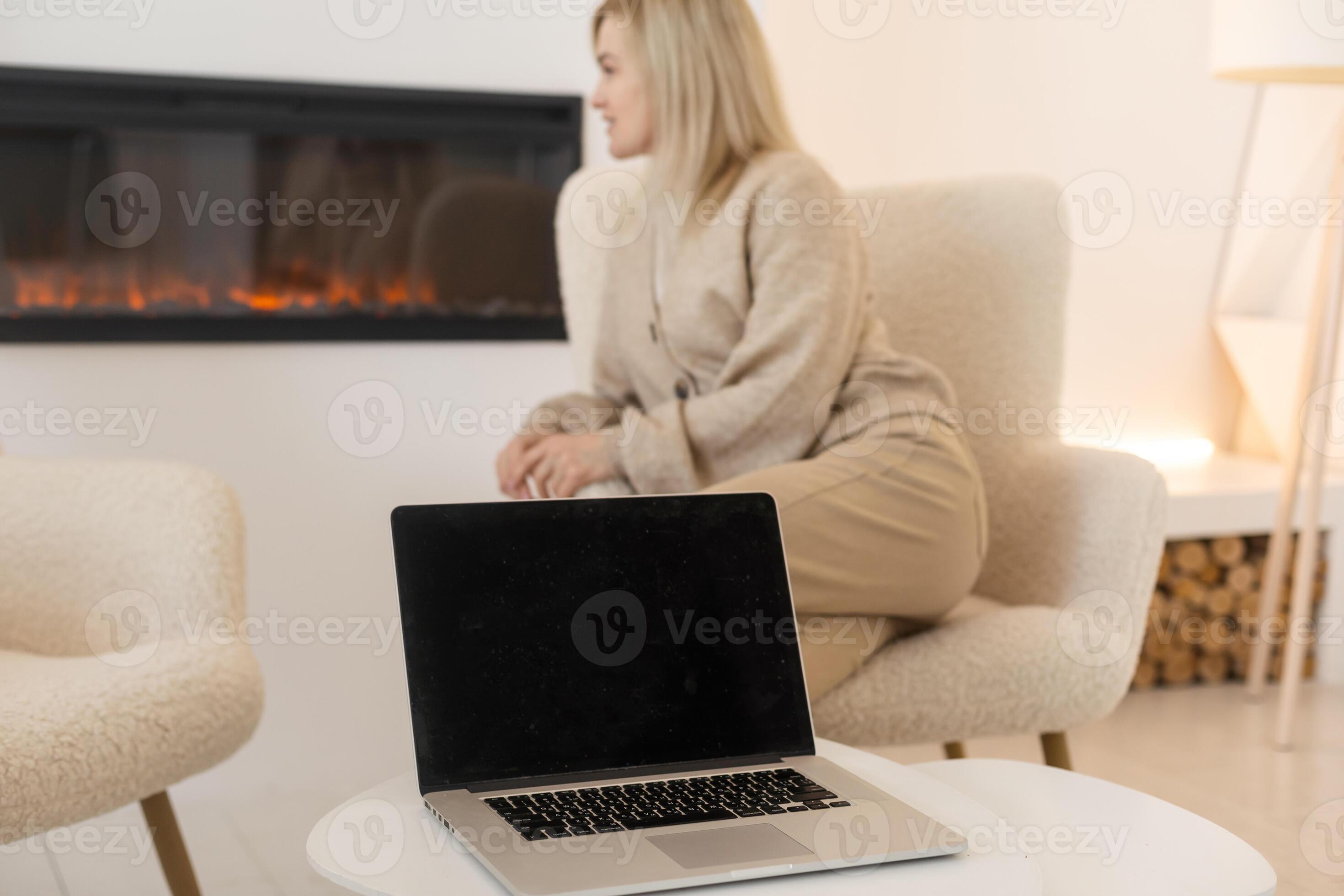 Image Of Young Cheery Happy Positive Cute Beautiful Business Woman Sit