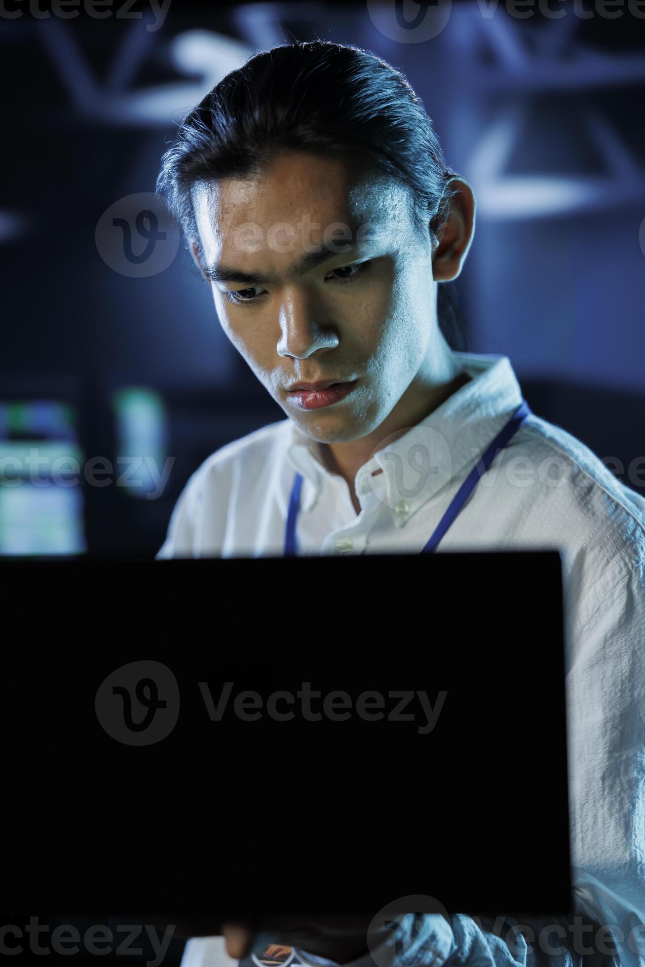 Dara Center It Consultant Running Code And Programming On Laptop Troubleshooting And Upgrading