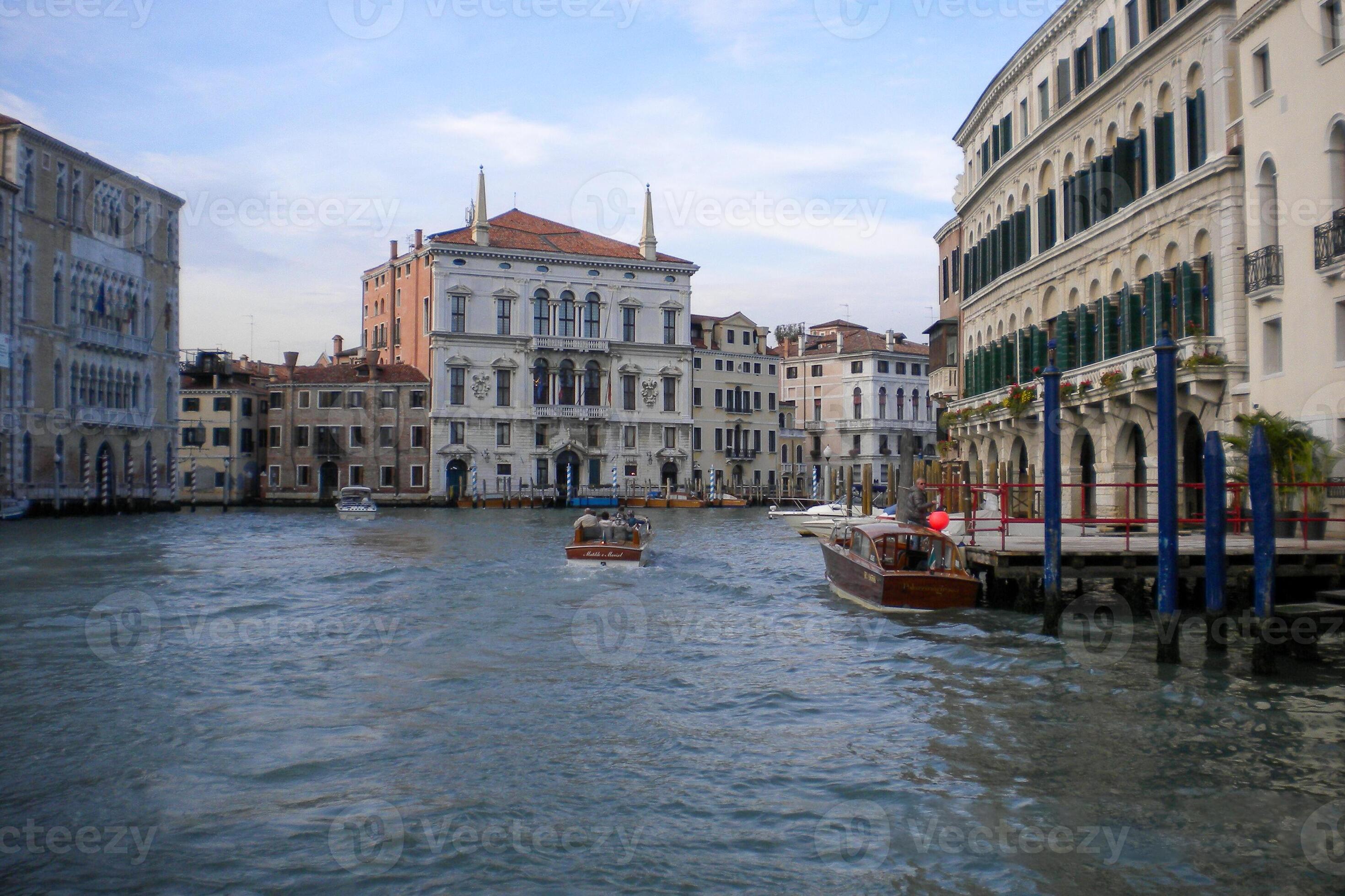 Venice Grand Canal, with its iconic winding waterway flanked by ...