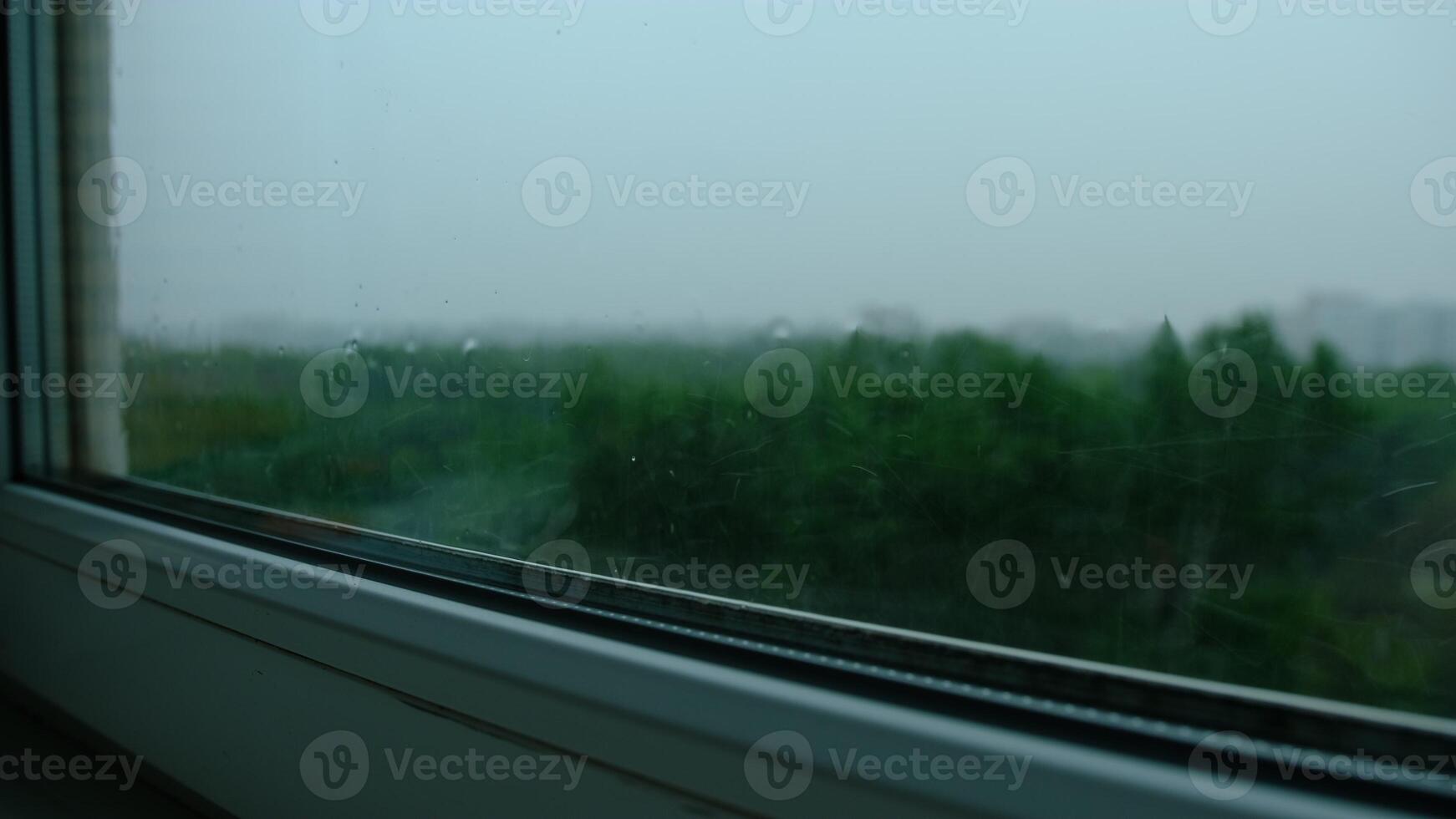 Raindrops on the window pane. Blurred background outside the window in the rain. 46560771 Stock ...