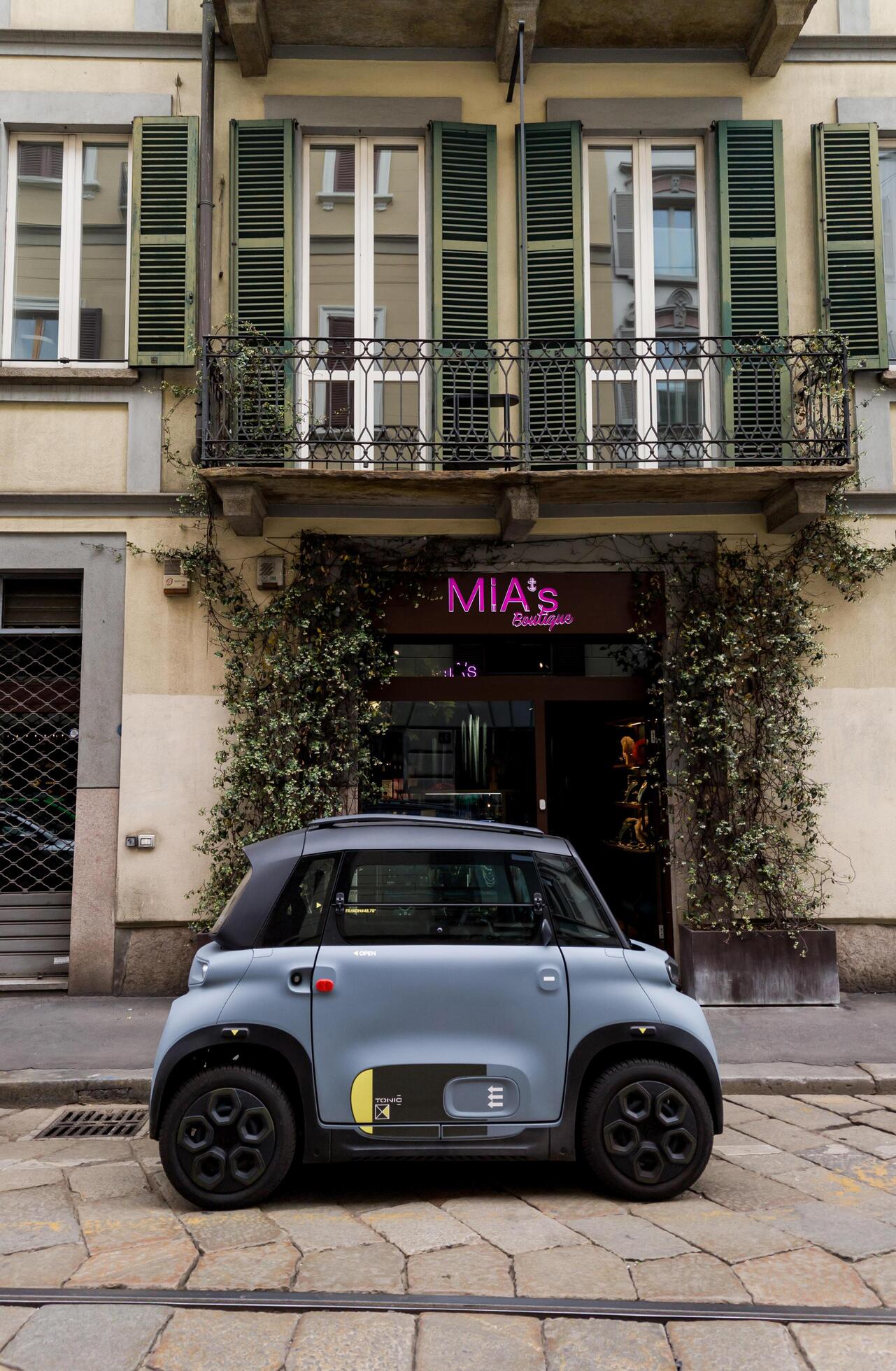 Milán, Italia, junio 18, 2024 - citroen ami ev 47157167 Foto de stock en Vecteezy