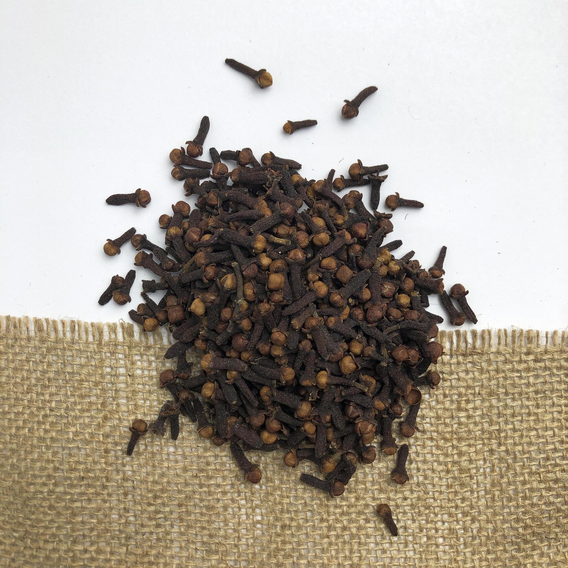 Pile of cloves spice isolated on burlap fabric and white background. The view from top. 48438608 ...