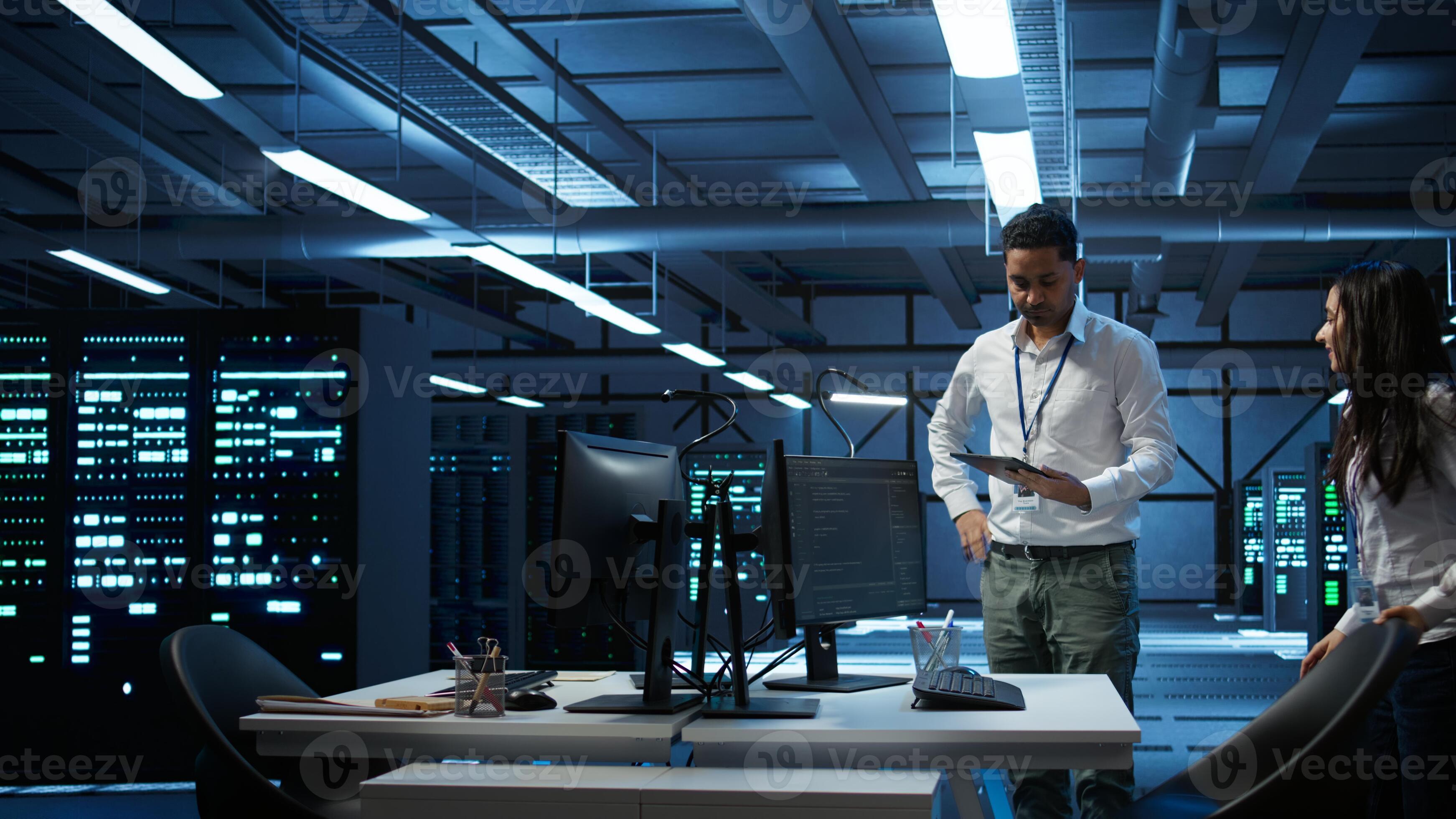 Administración En Datos Centrar Trabajando Con Colega A Mantener