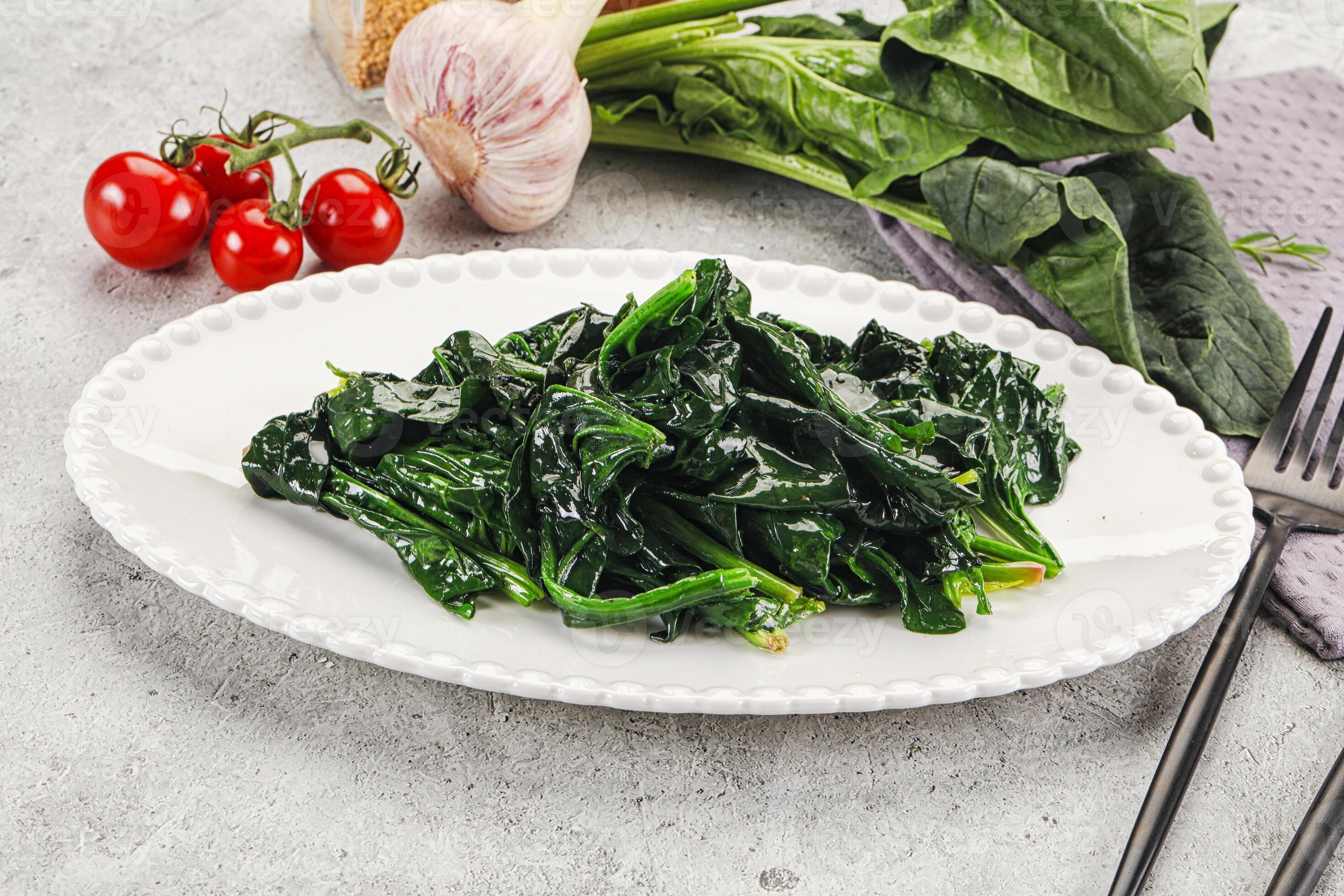 Coocked green spinach with oil 49037139 Stock Photo at Vecteezy