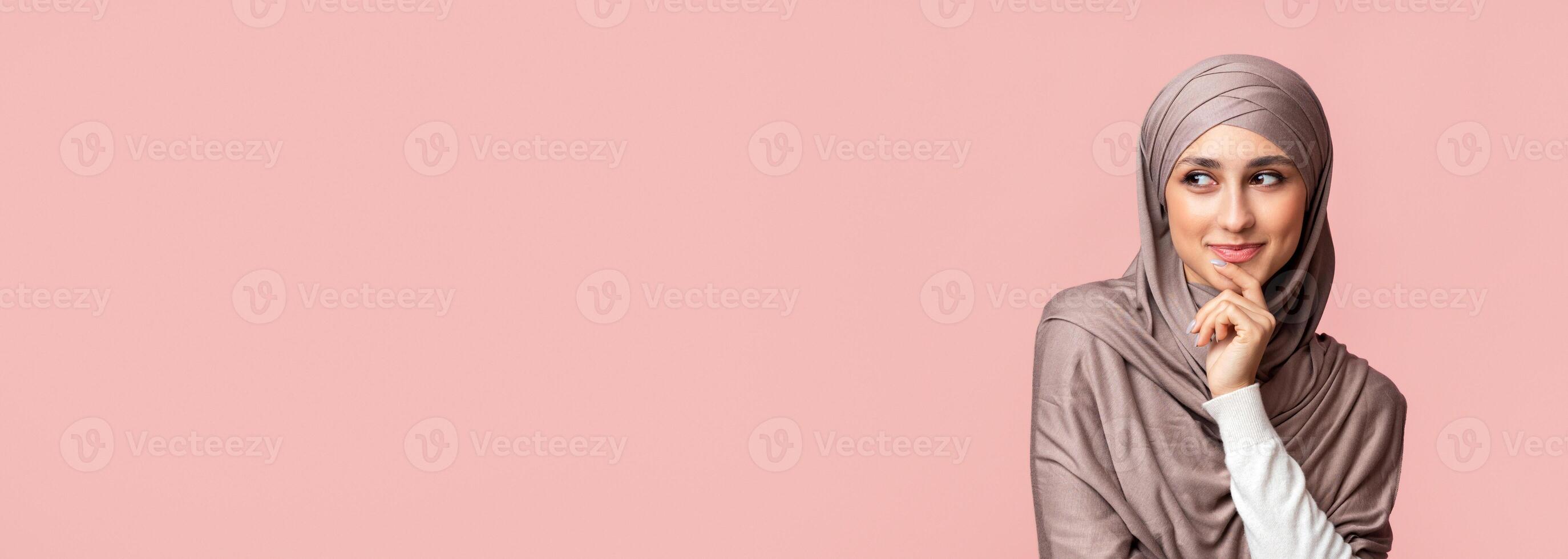 Portrait of thoughtful muslim girl looking aside at copy space ...