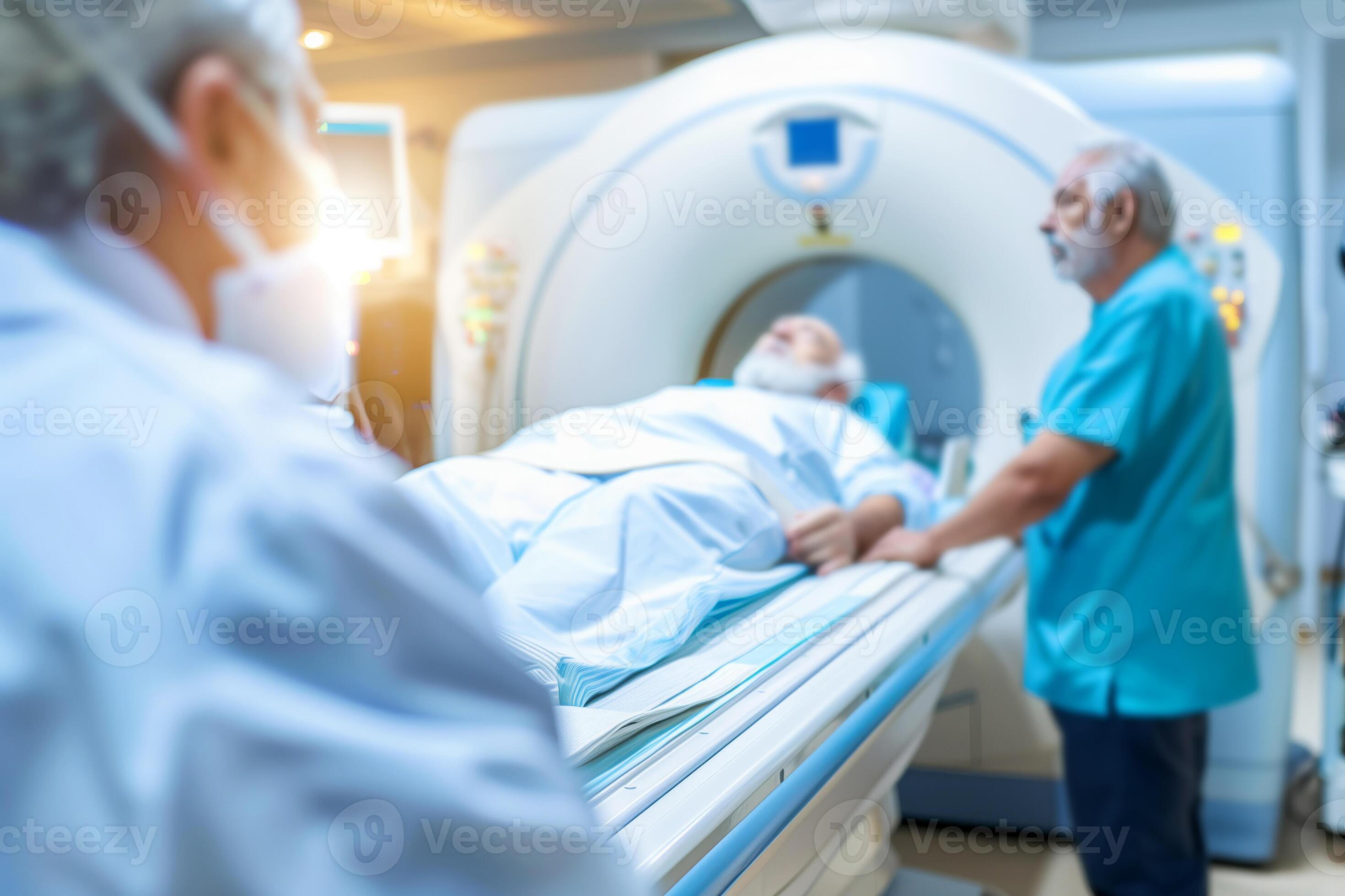 médico y paciente en Connecticut o mri escáner habitación. médico equipo 53099571 Foto de stock ...