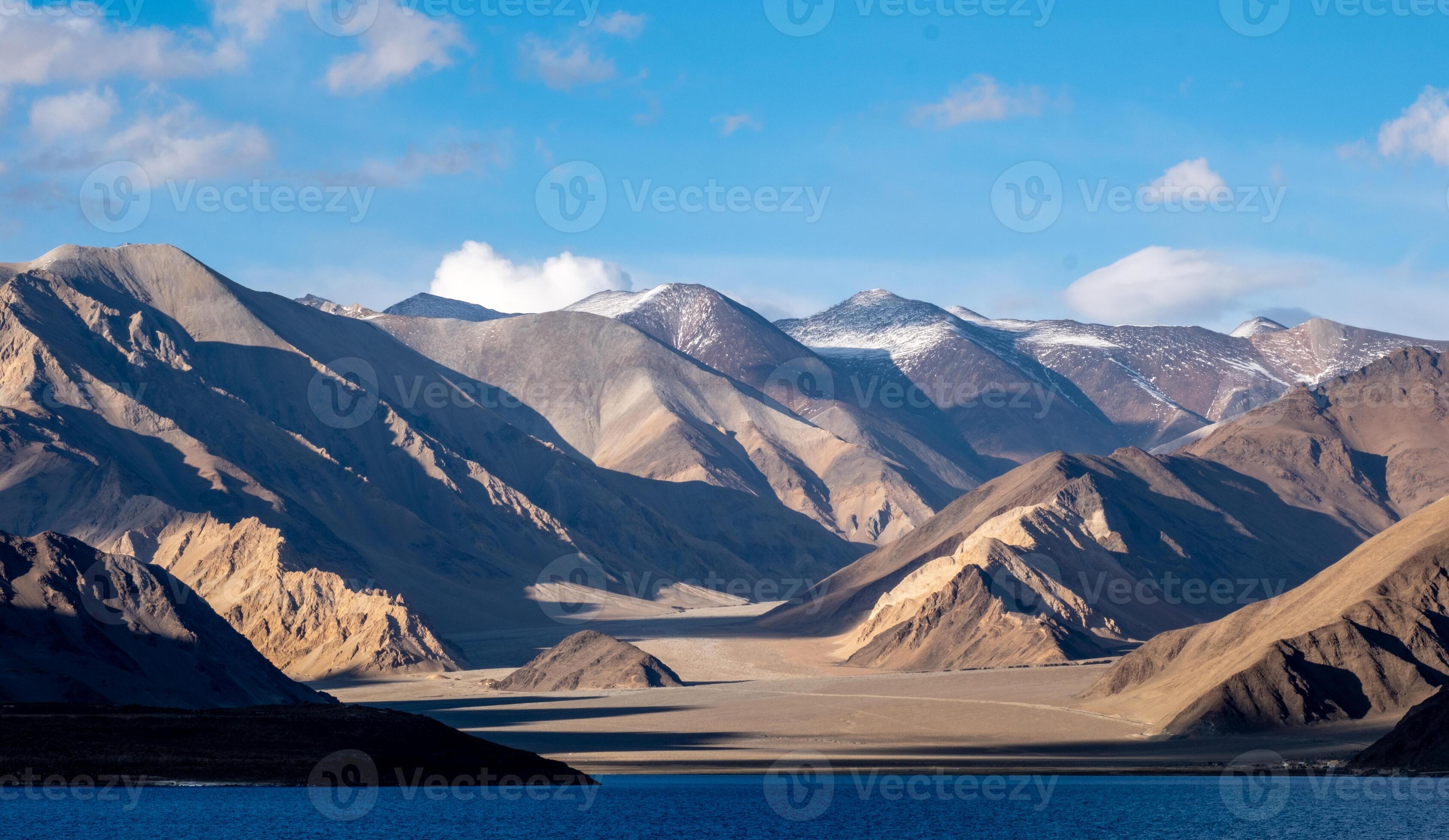 Himalayan foothills on the border between China and India at Pangong Lake 53311911 Stock Photo ...