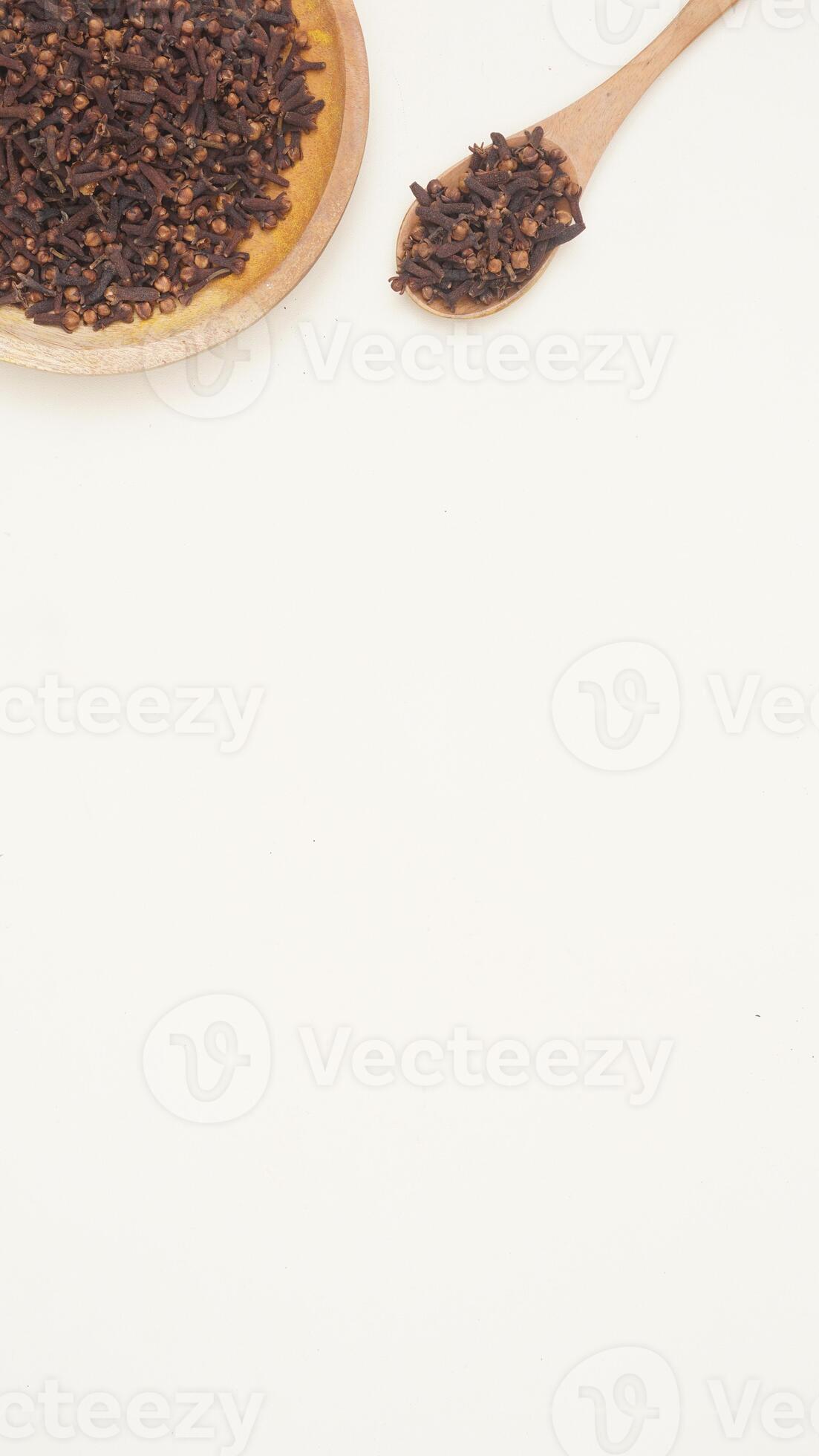 Dried Cloves on Wooden Plate and Spoon on Light Background 55750309 Stock Photo at Vecteezy