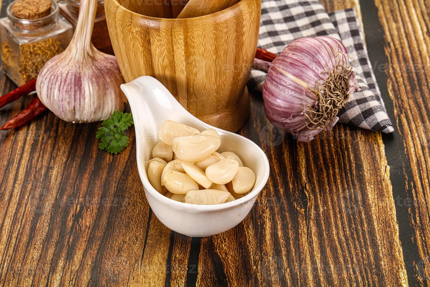 Garlic and garlic cloves in a mortar and mortar 55814664 Stock Photo at Vecteezy