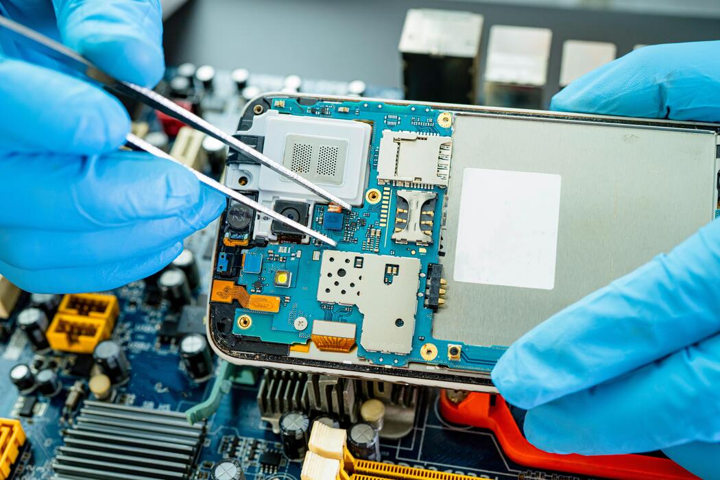 Mobile Repairing Stock Photos, Images and Backgrounds for Free Download