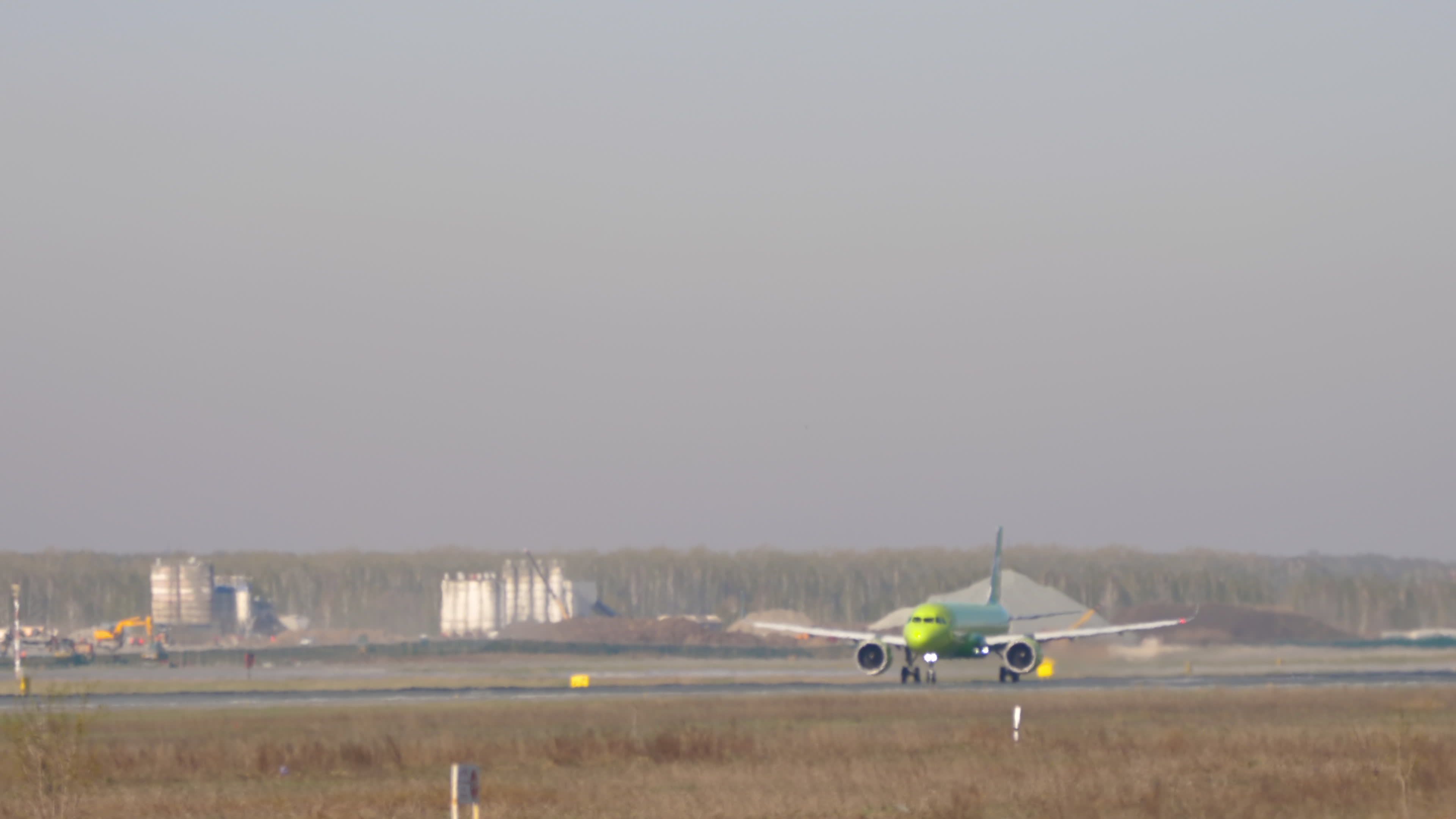 Jet plane accelerates to take off 7010396 Stock Video at Vecteezy Jet plane accelerates to take off 7010396 Stock Video at Vecteezy