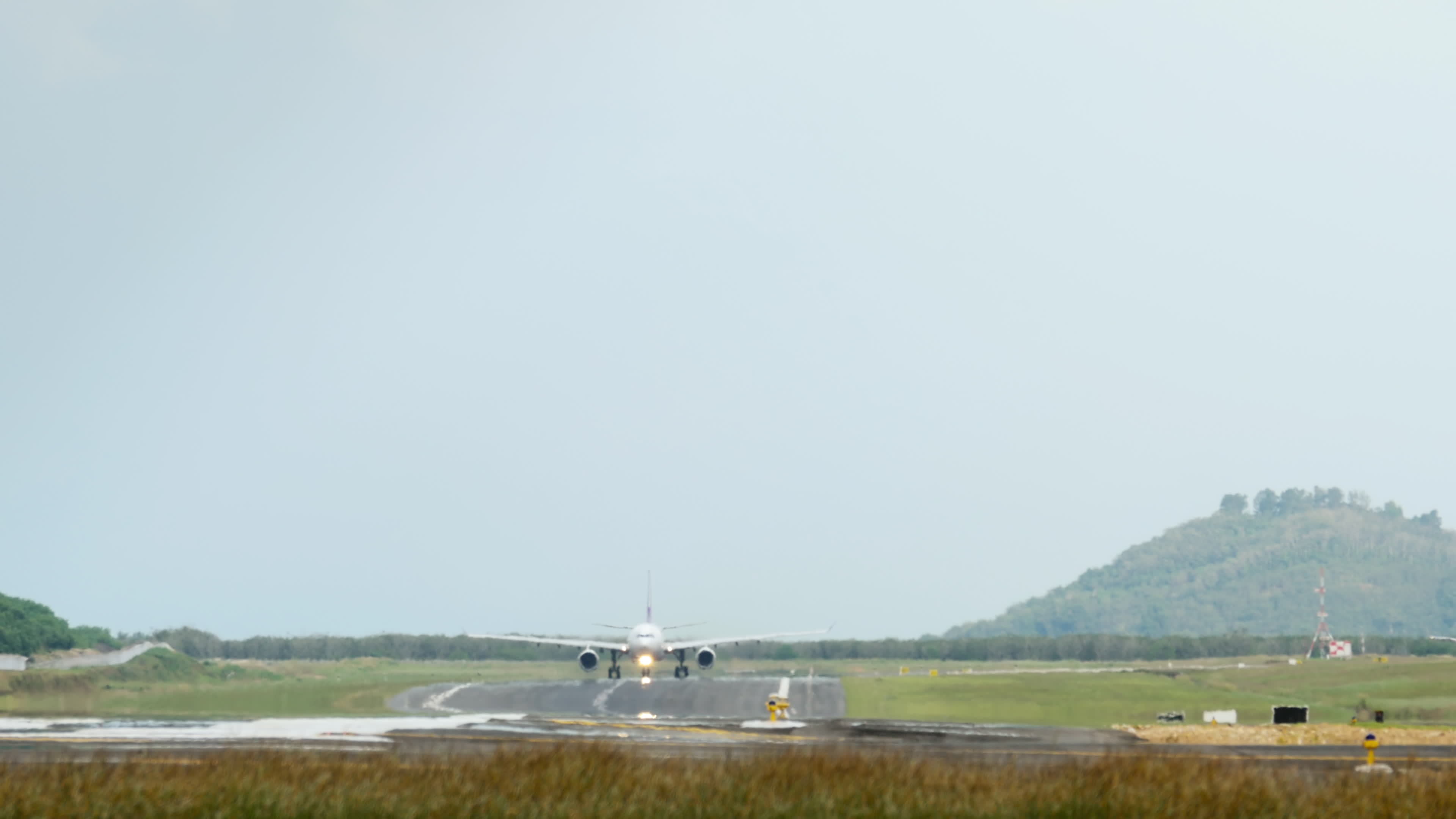 Passenger plane accelerates before takeoff 7276249 Stock Video at Vecteezy Passenger plane accelerates before takeoff 7276249 Stock Video at Vecteezy