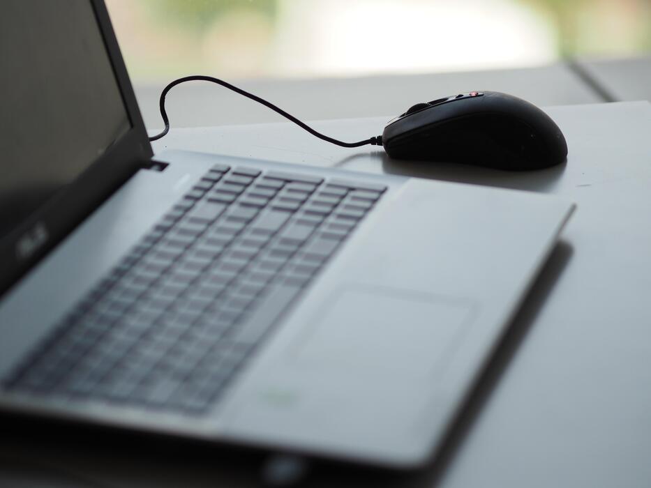 Laptop With Mouse Stock Photos, Images and Backgrounds for Free Download