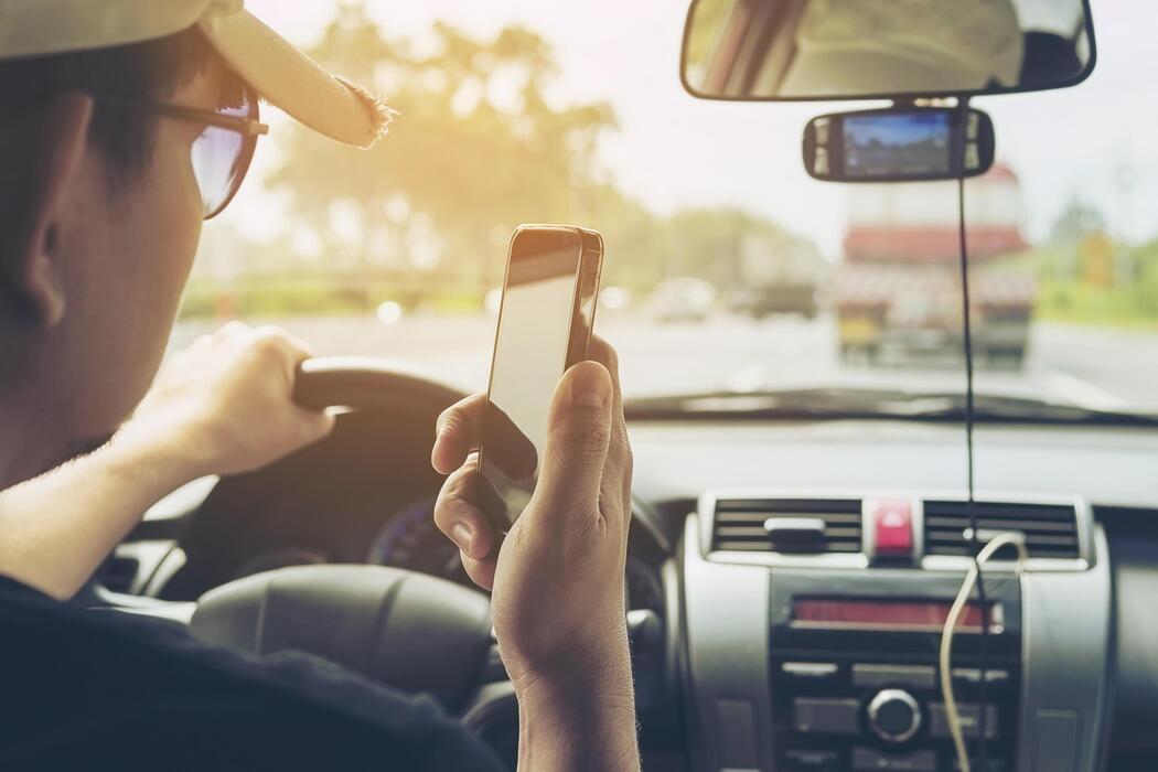 Using Phone In Car Stock Photos, Images and Backgrounds for Free Download
