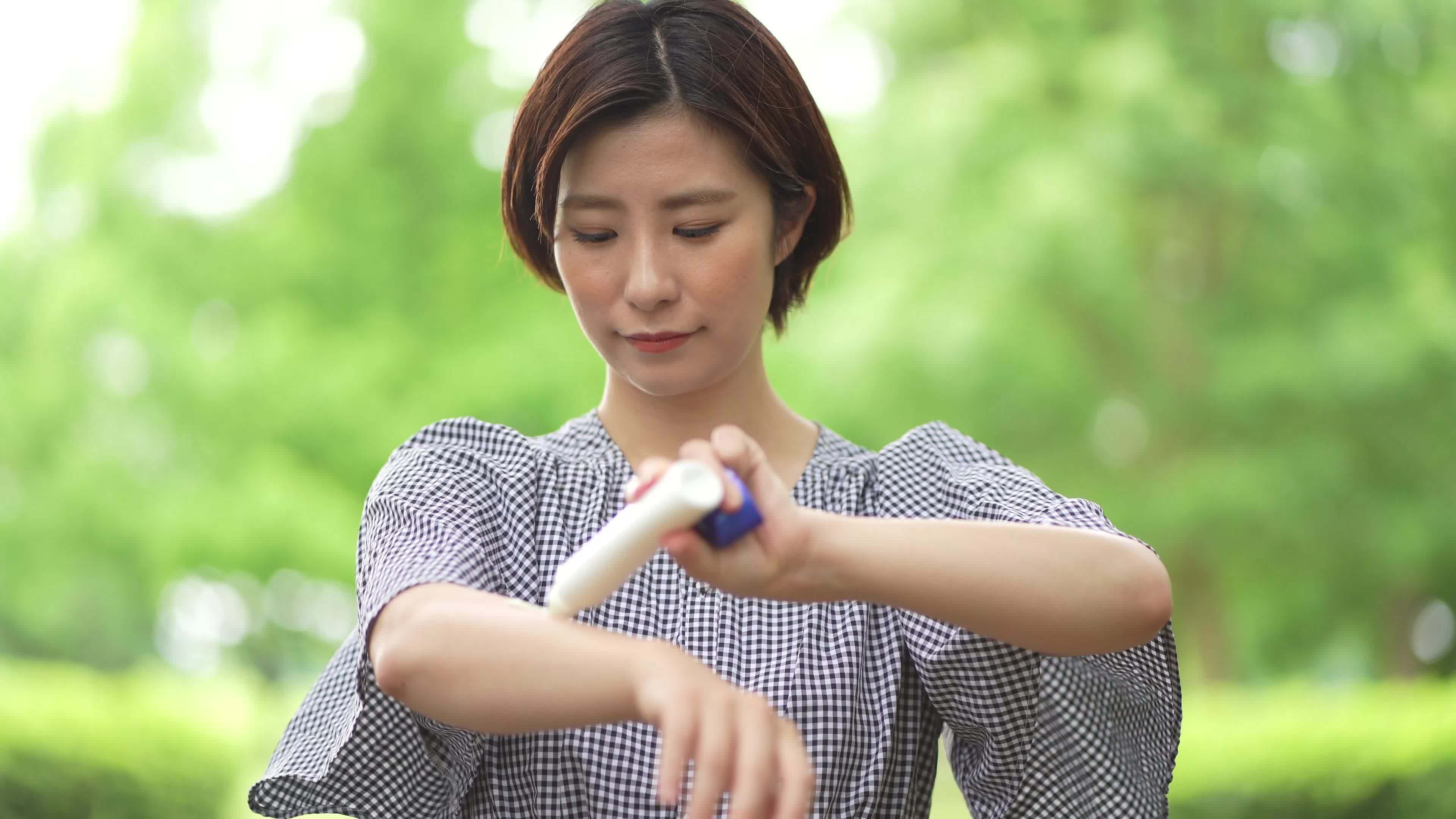 Woman Applying Sunscreen 9553354 Stock Video At Vecteezy