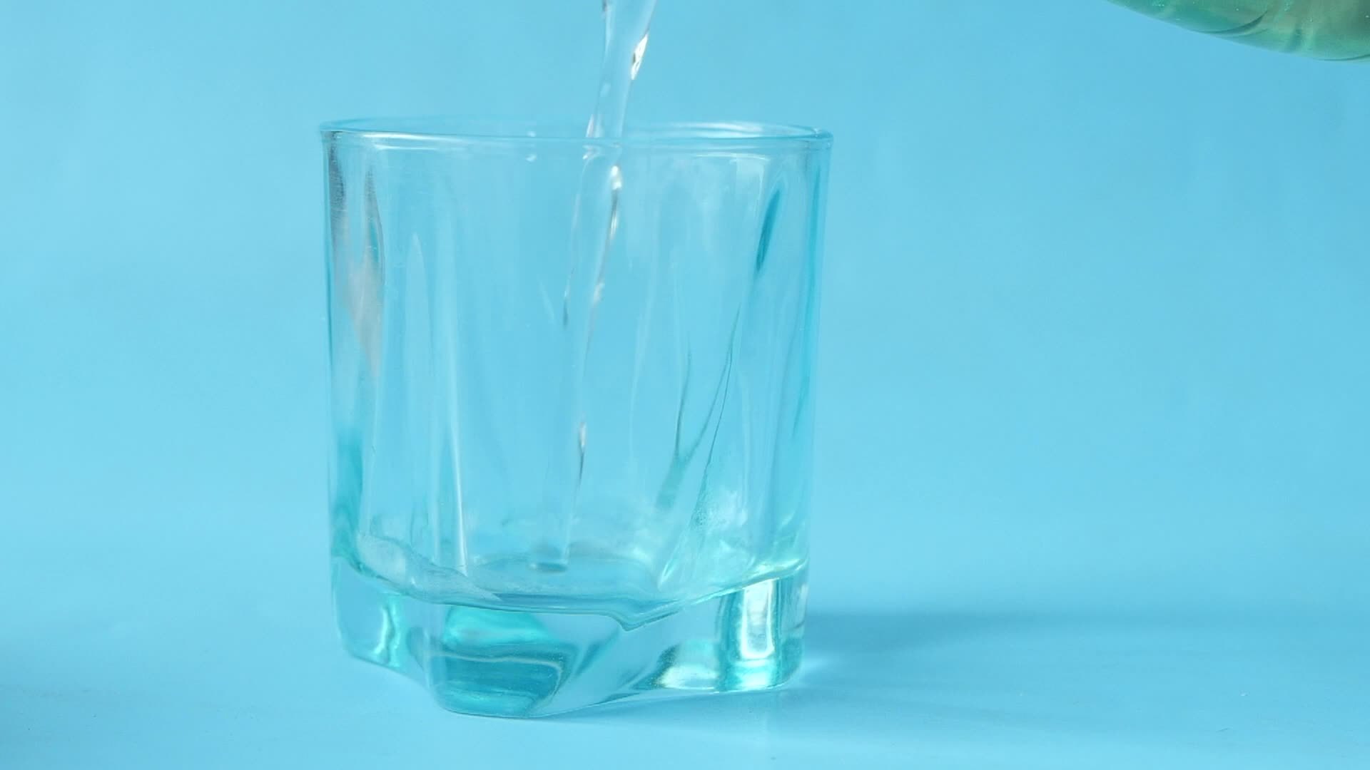 Sparkling water poured into a clear glass in slow motion 13794304 Stock Video at Vecteezy